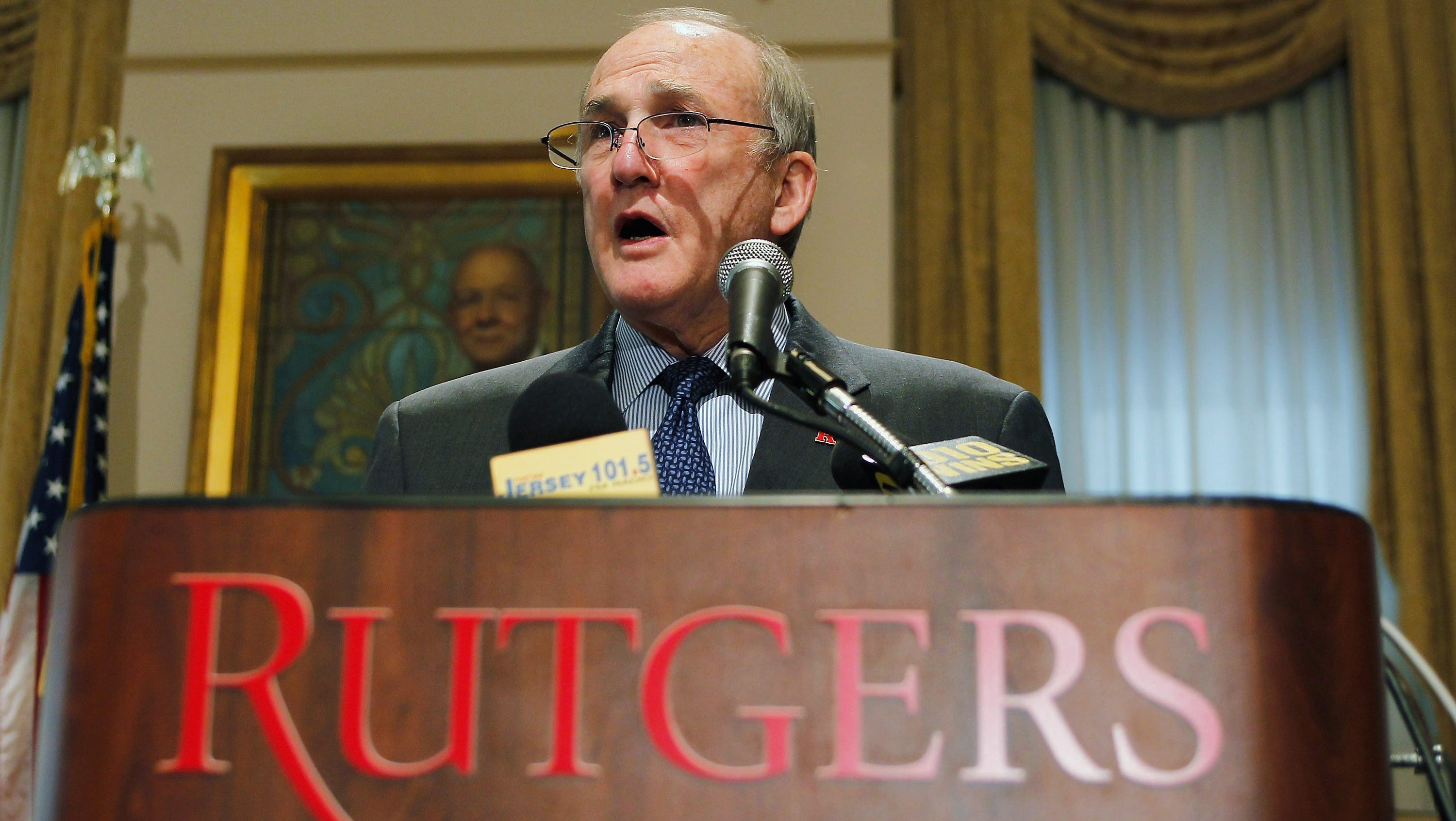Rutgers head says he won't resign, gets board support