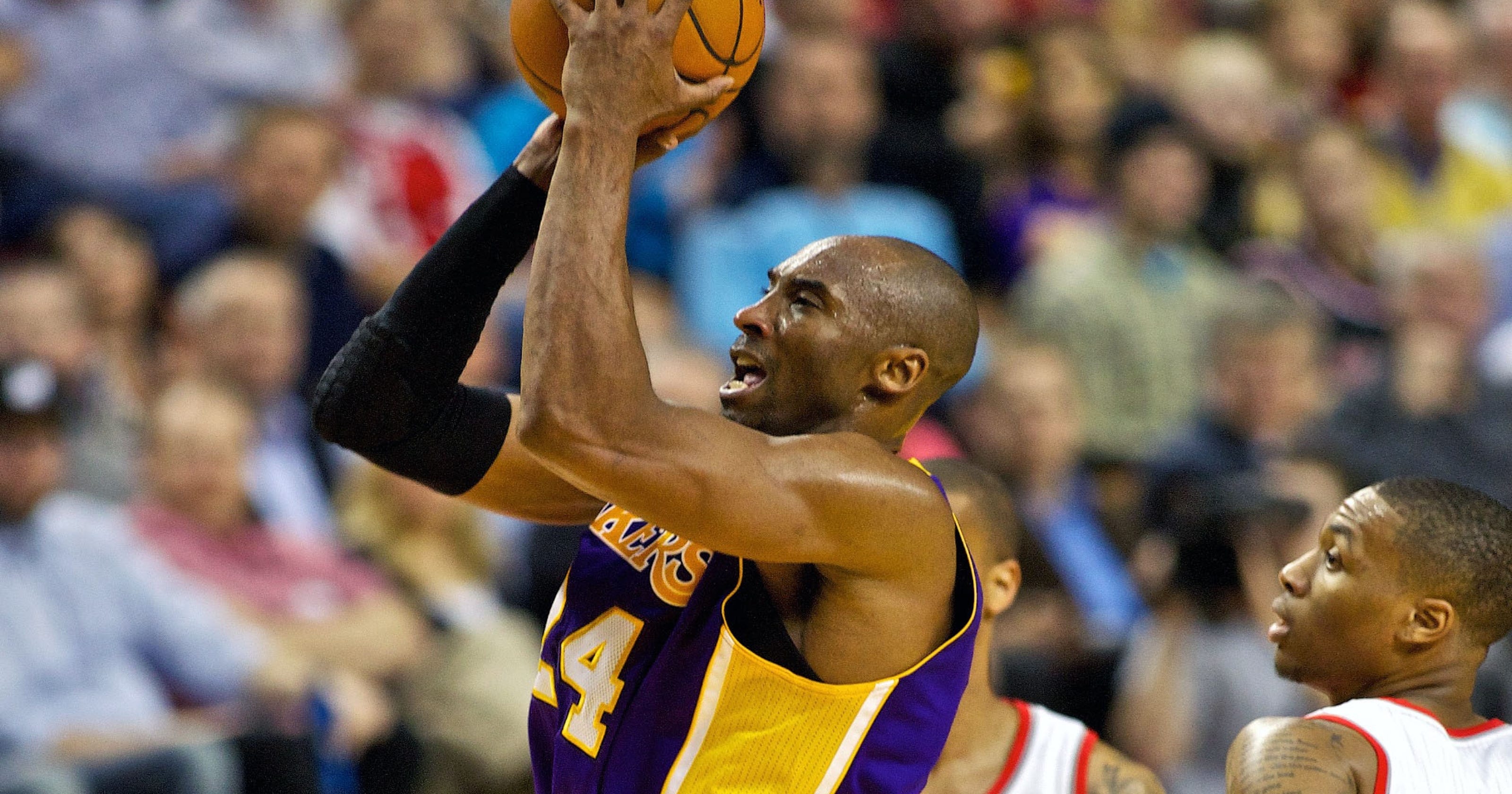 Kobe Bryant pours in 47 for crucial Lakers win
