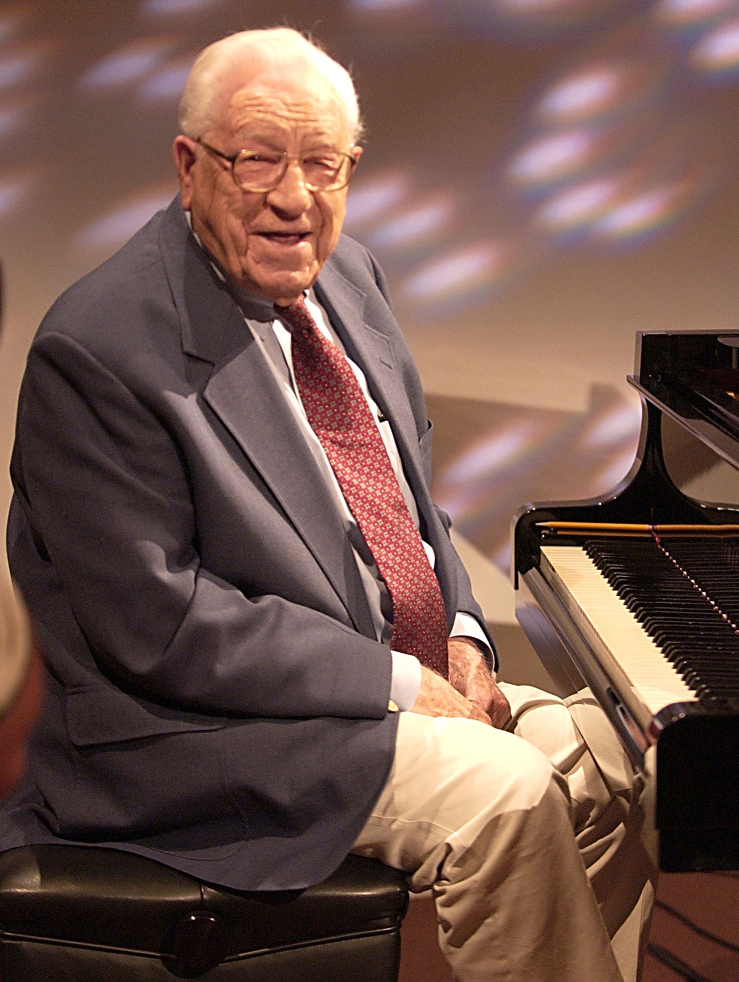 George Beverly Shea dies; sang with Billy Graham