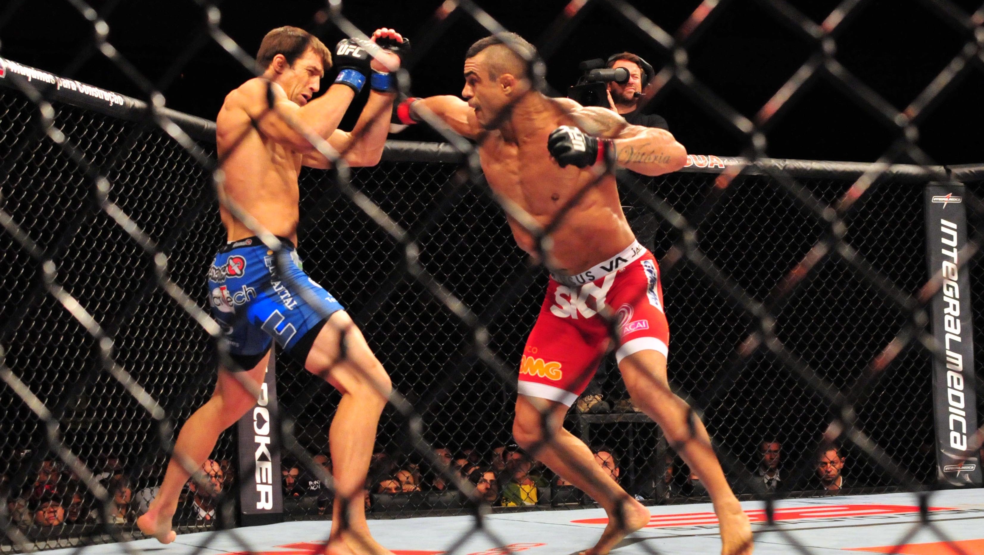 UFC on FX 8: Vitor Belfort blasts Luke Rockhold in first round