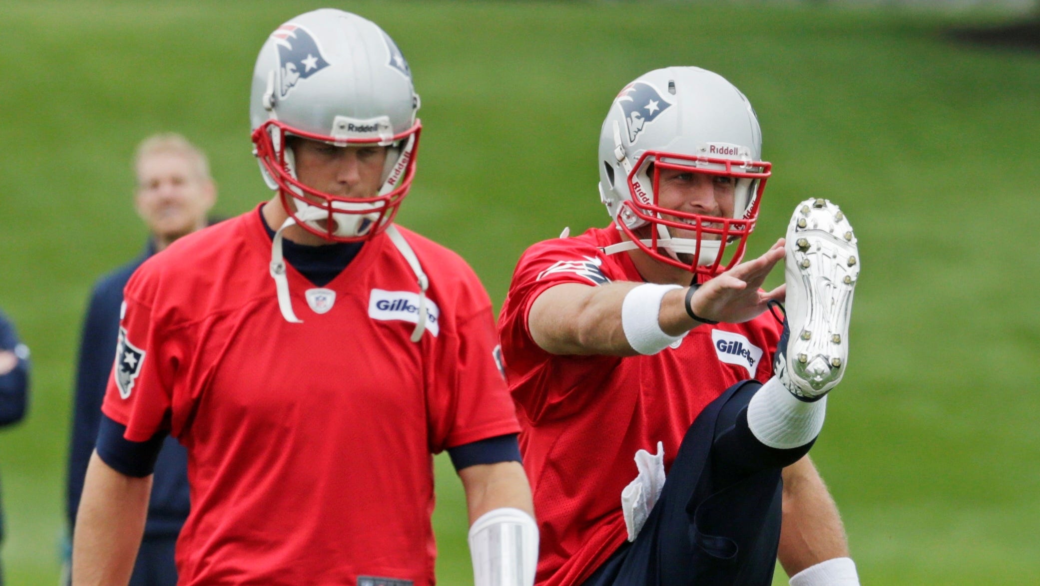 Tim Tebow calls Hernandez murder case 'heartbreaking,' defends Meyer