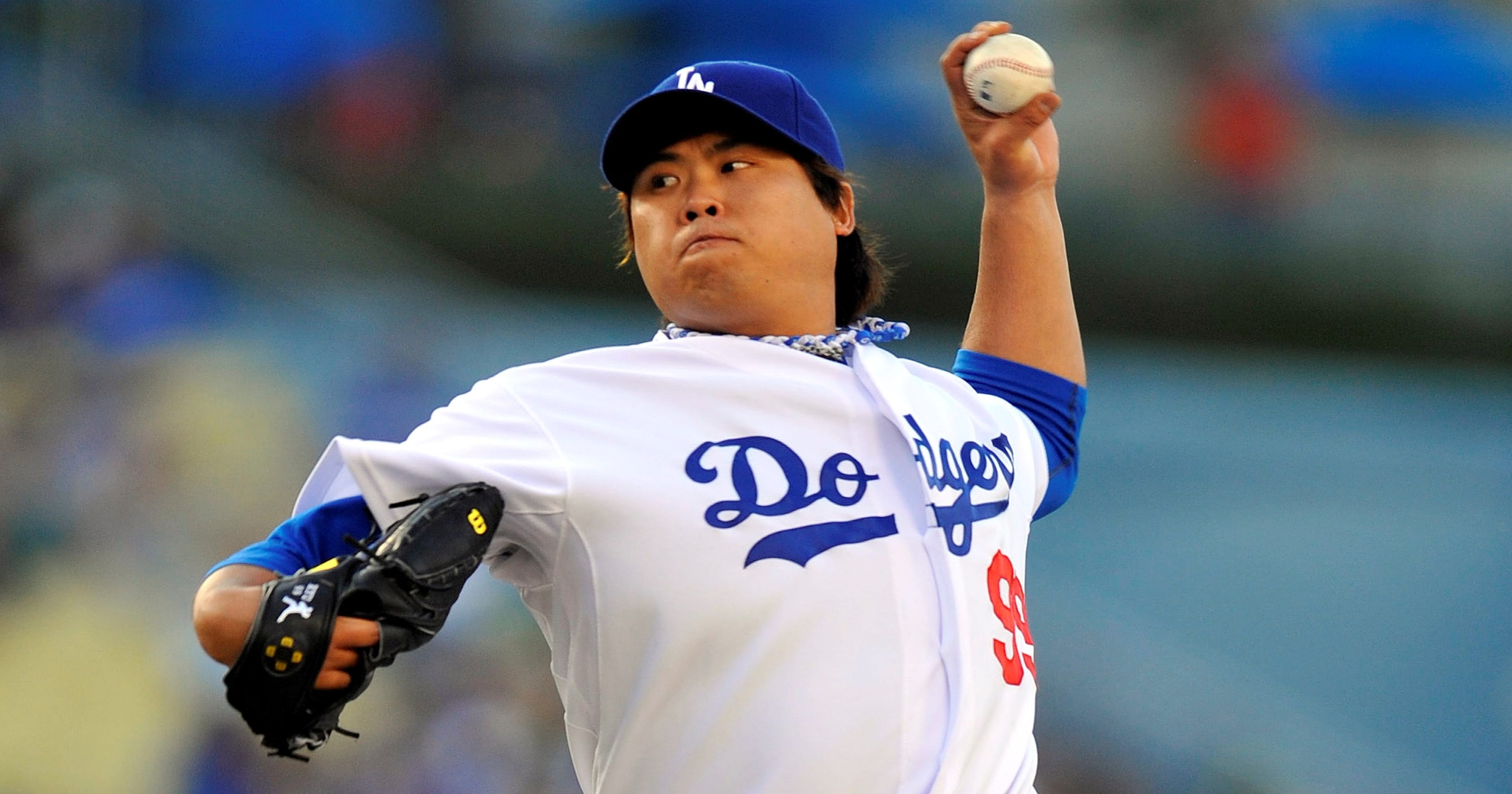 Hyun-Jin Ryu shuts down Reds as Dodgers extend lead
