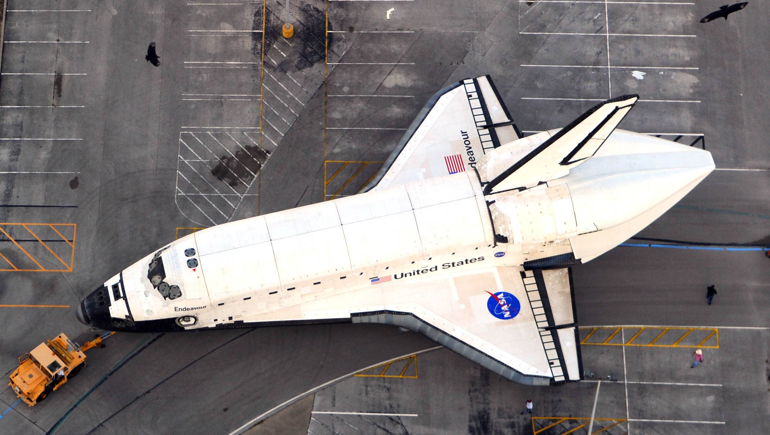 Toyota pickup will tow space shuttle to museum