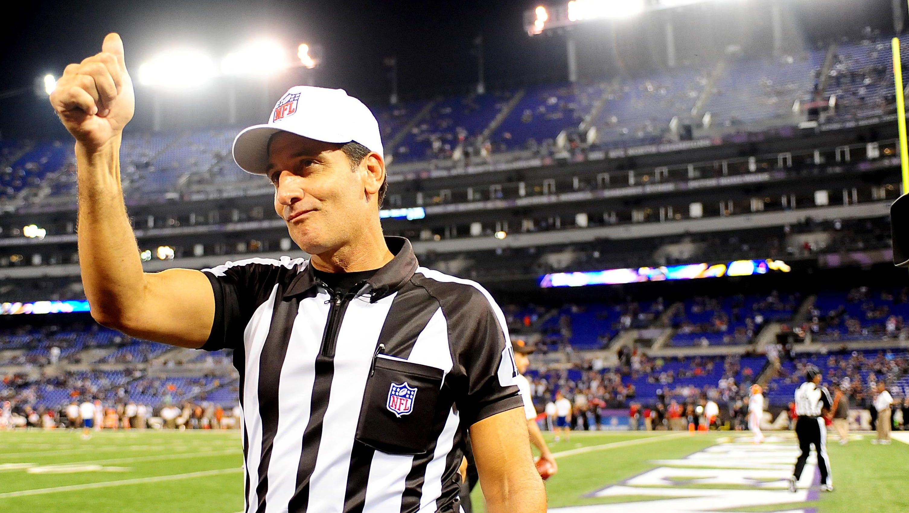 Referees get standing ovation from Ravens fans