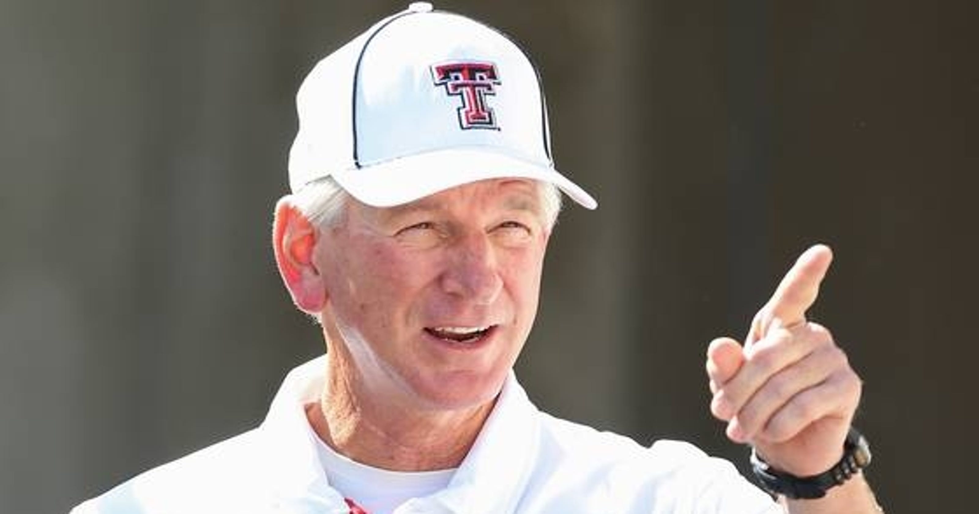 Tommy Tuberville left recruits at dinner to take Cincinnati job