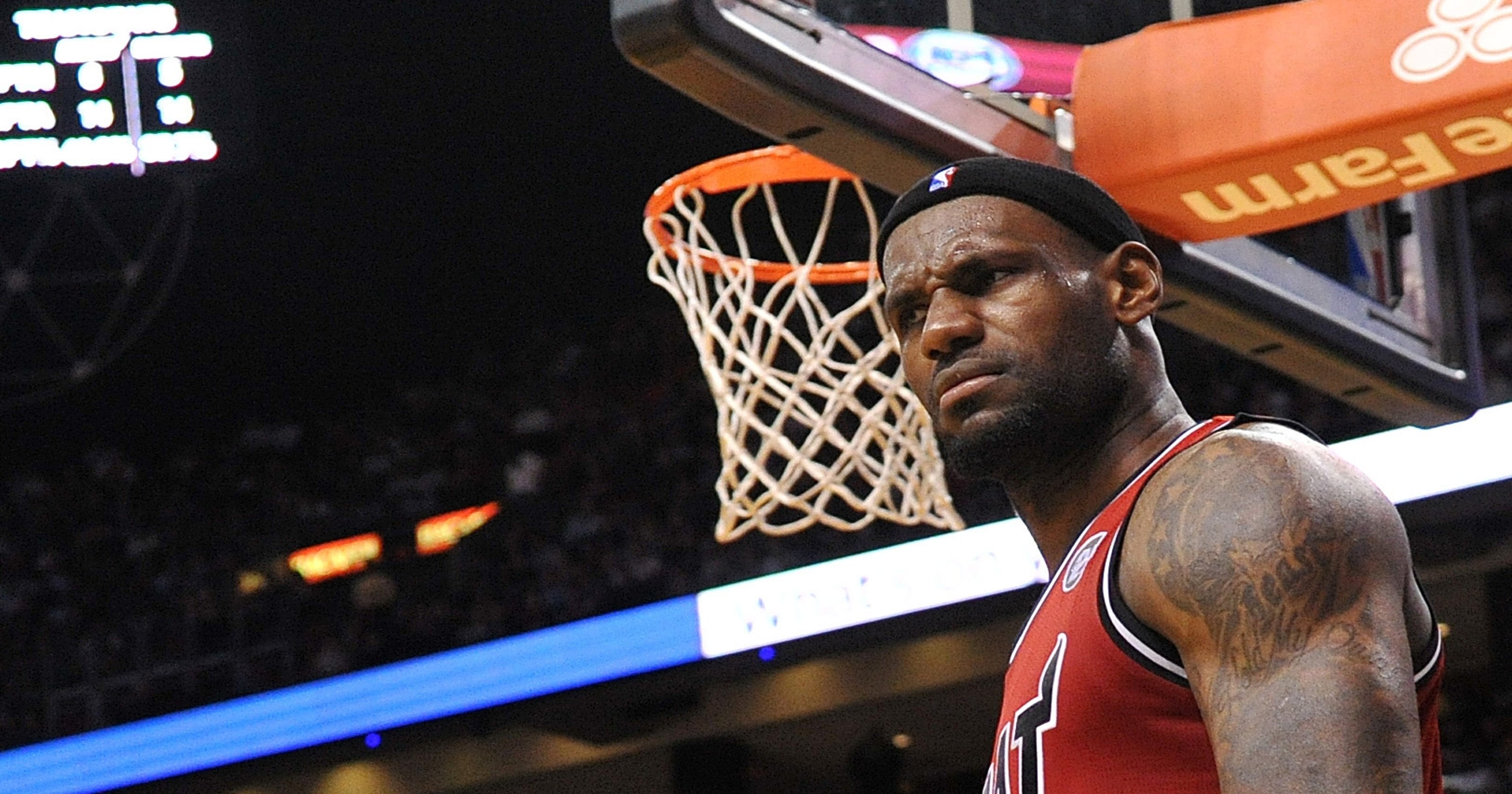 LeBron James makes every day the NBA Dunk Contest (video)