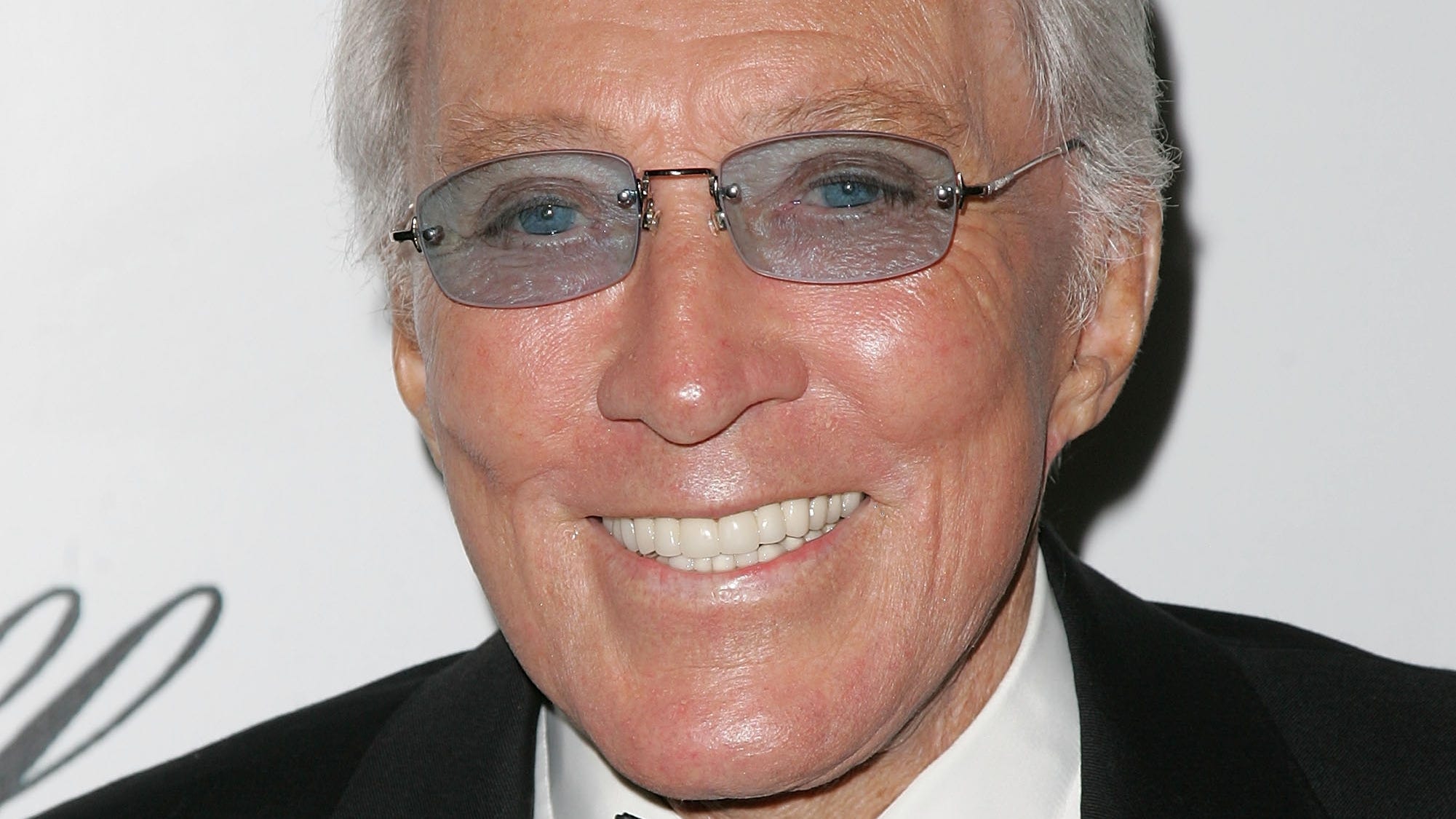 Legendary crooner Andy Williams dies at 84
