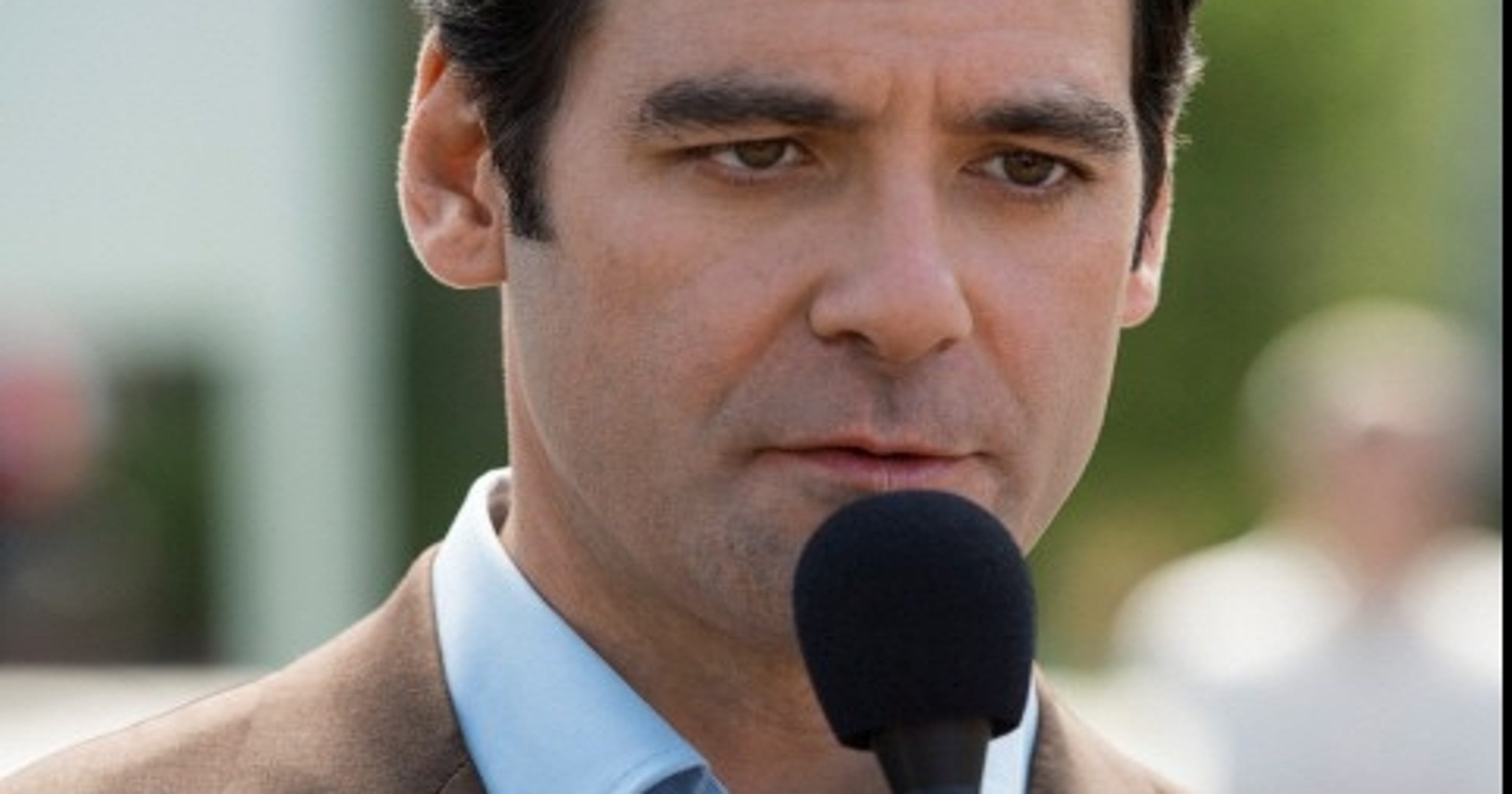 Exclusive: Premiere tonight's 'Newsreaders' finale