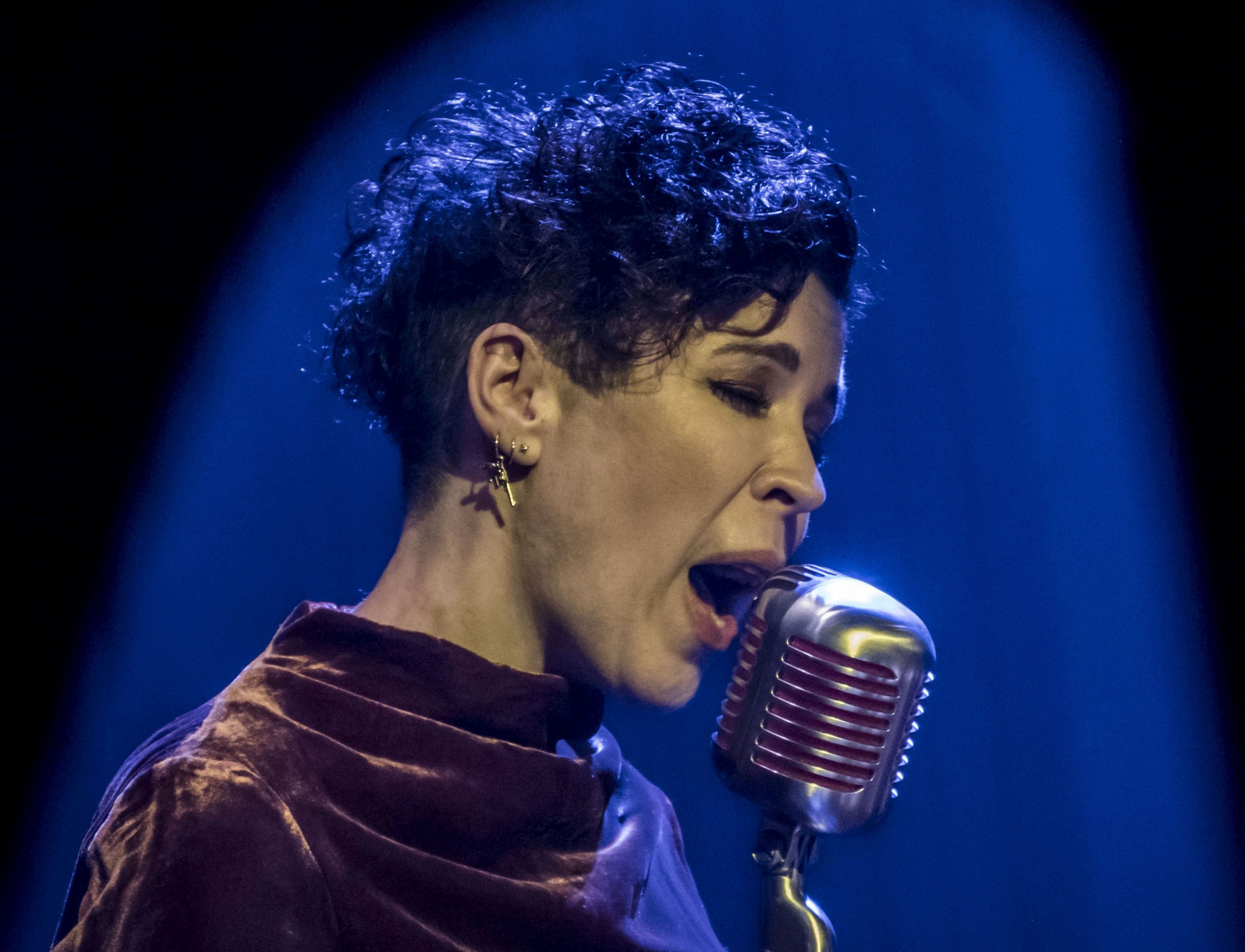 Conductor Sarah Hicks brings movie music to the masses