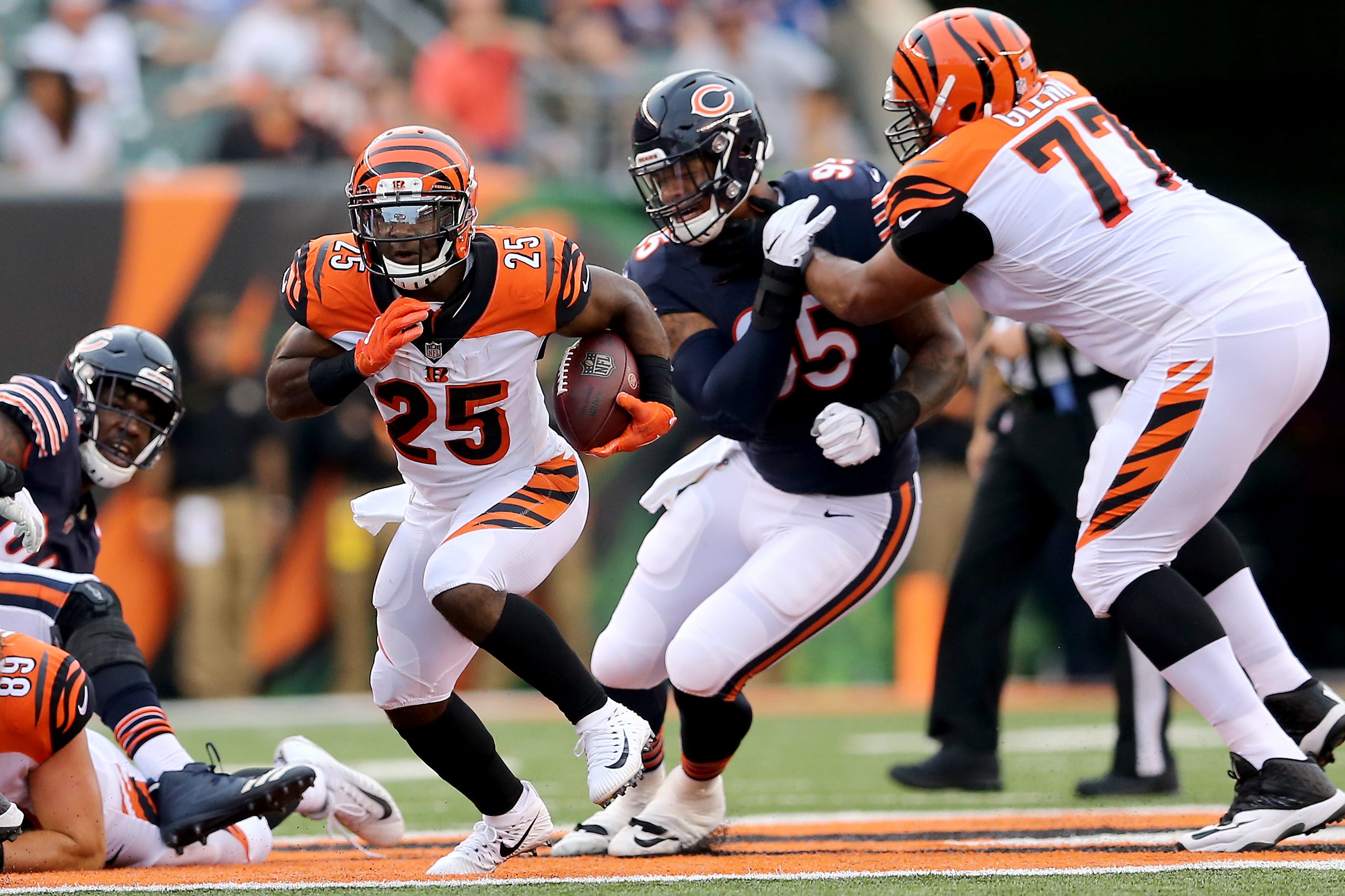 Cincinnati Bengals' offensive line: 'Way too early to anoint anybody'