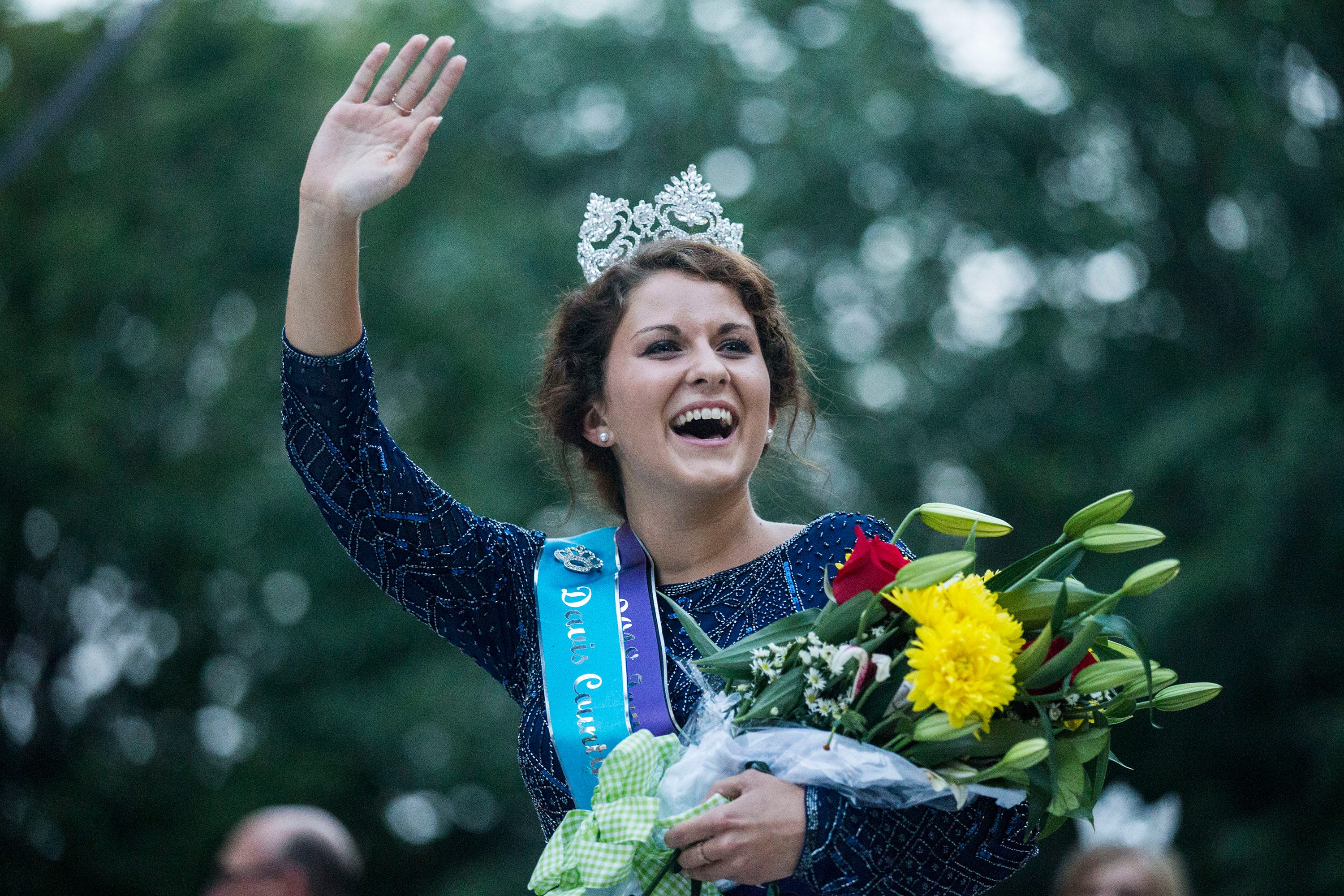 2018 Iowa State Fair Queen is crowned among 103 contestants