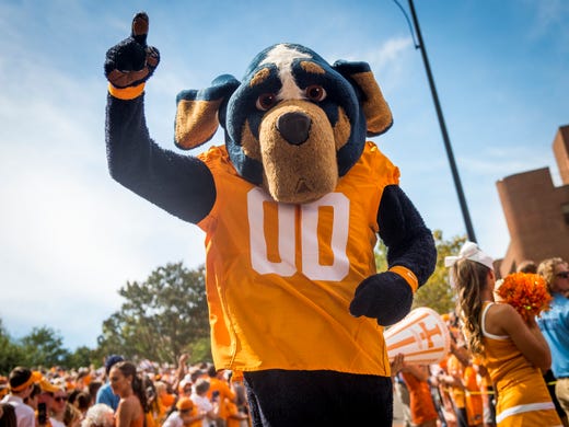 University of Tennessee unveils Smokey statues on Knoxville campus
