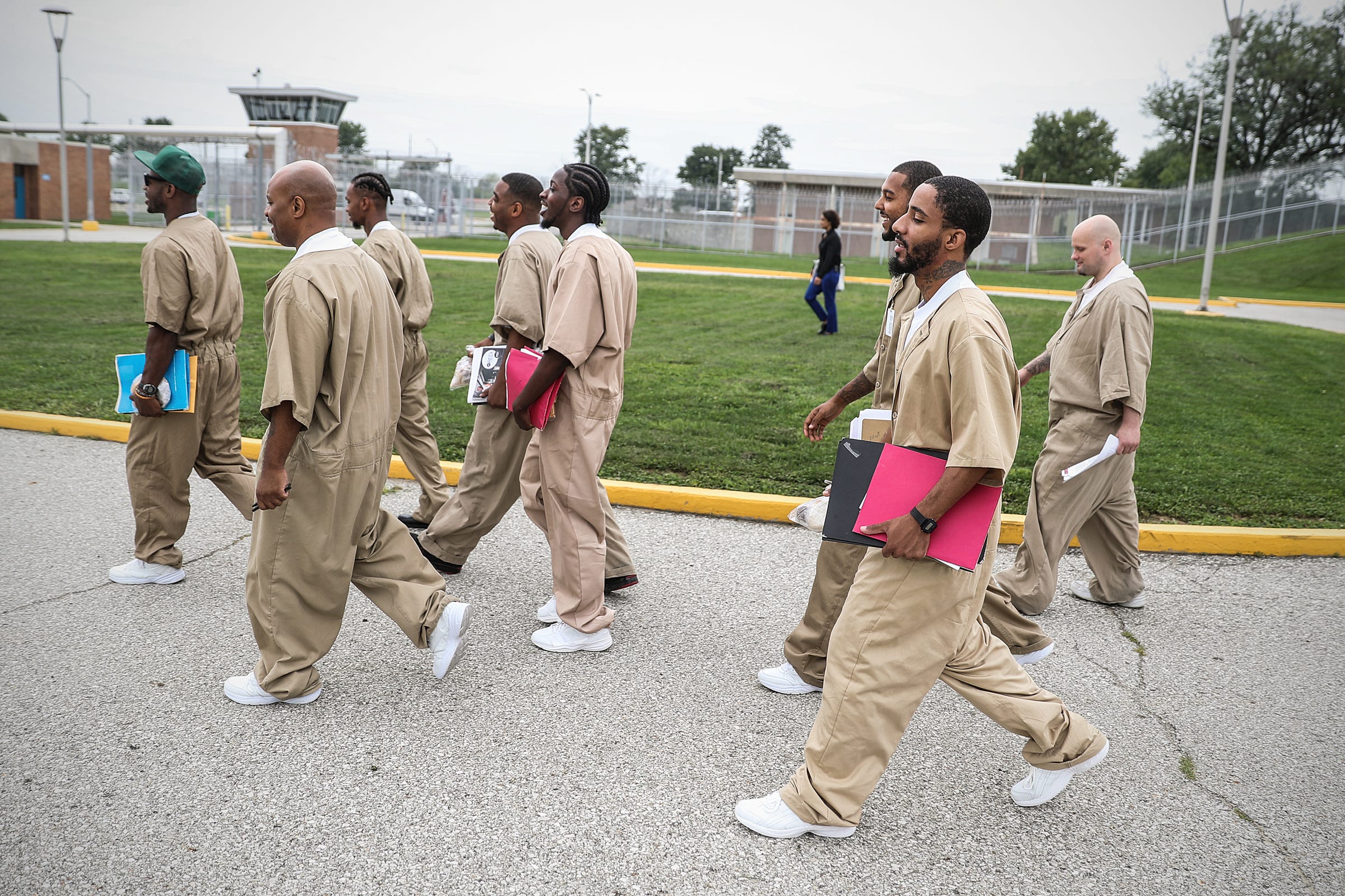 Prison creative writing workshop for inmates expands, seeks volunteers