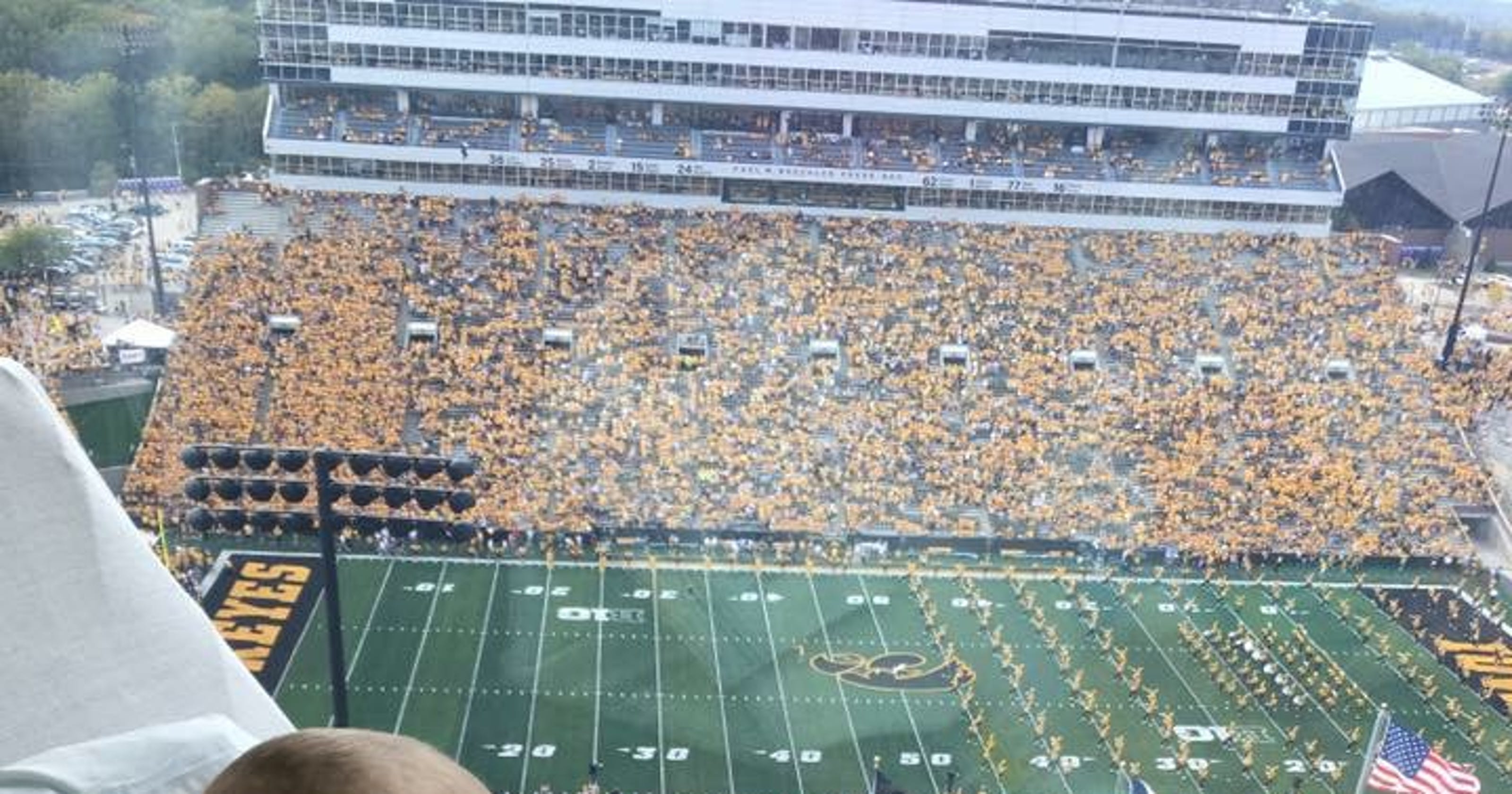 Hawkeye Wave: Families at UI Children's Hospital await University of ...
