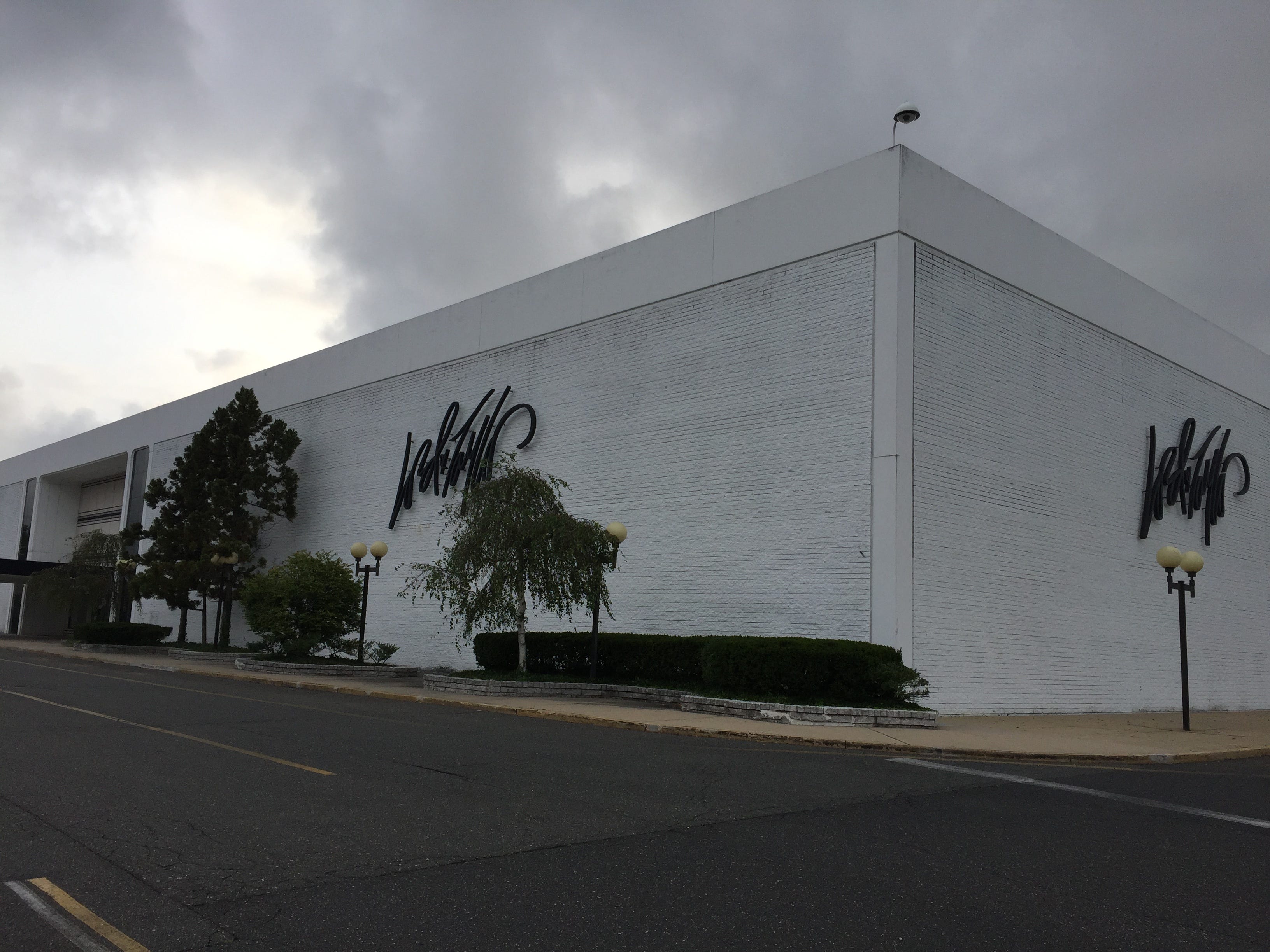 Lord & Taylor to close Monmouth Mall store