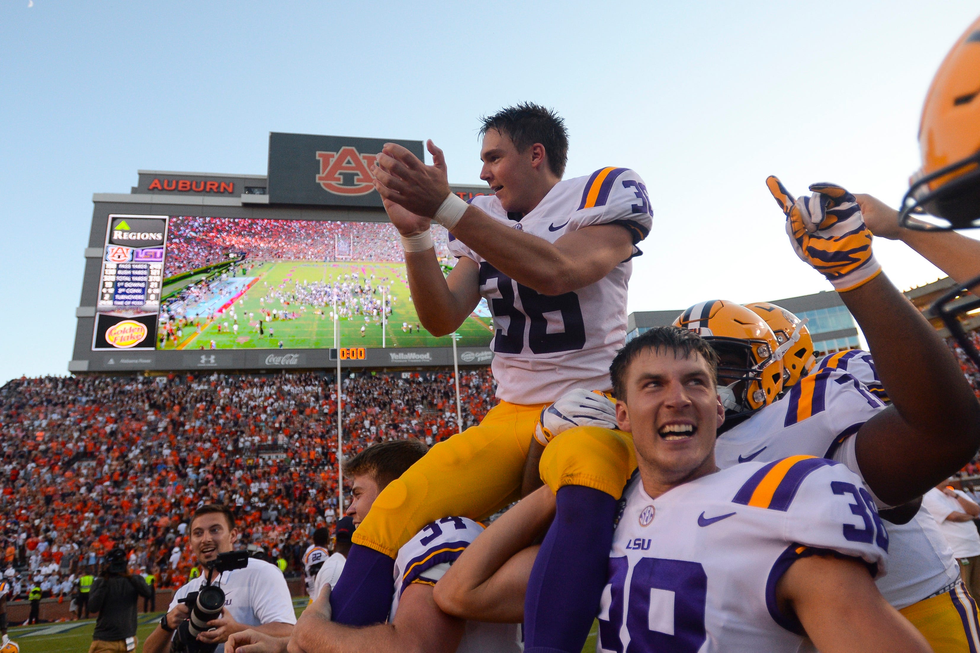 No. 13 LSU knocks off No. 7 Auburn with field goal on final play