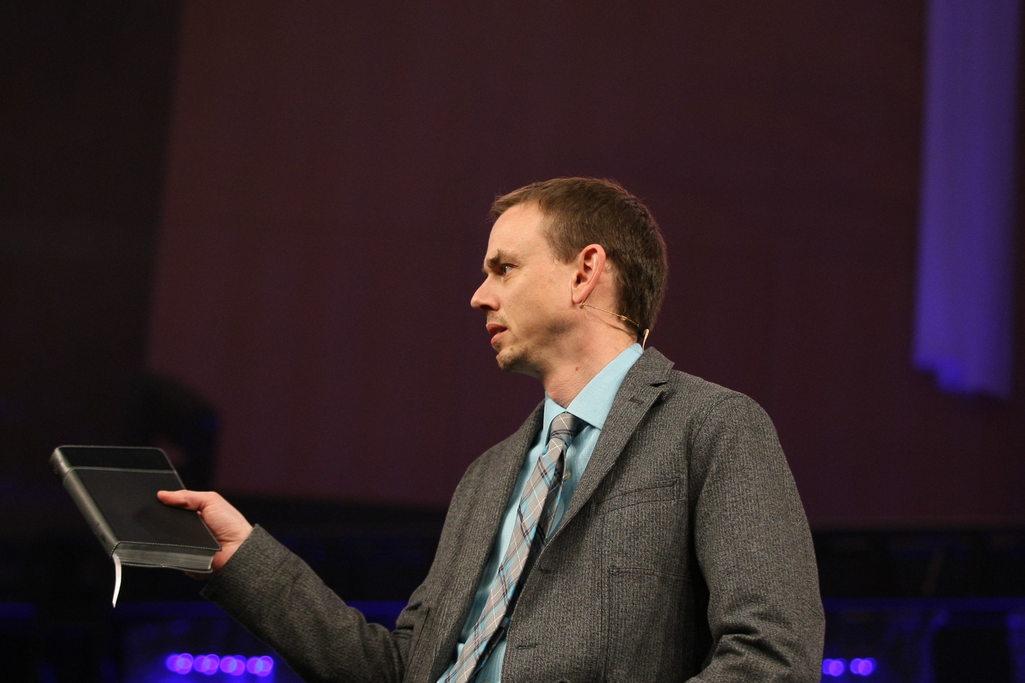 Elmbrook pastor Jason Webb resigns citing unfaithfulness, addiction