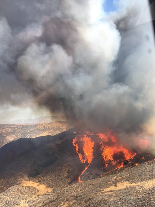 Crews mobilize to fight Charlie Fire near Castaic