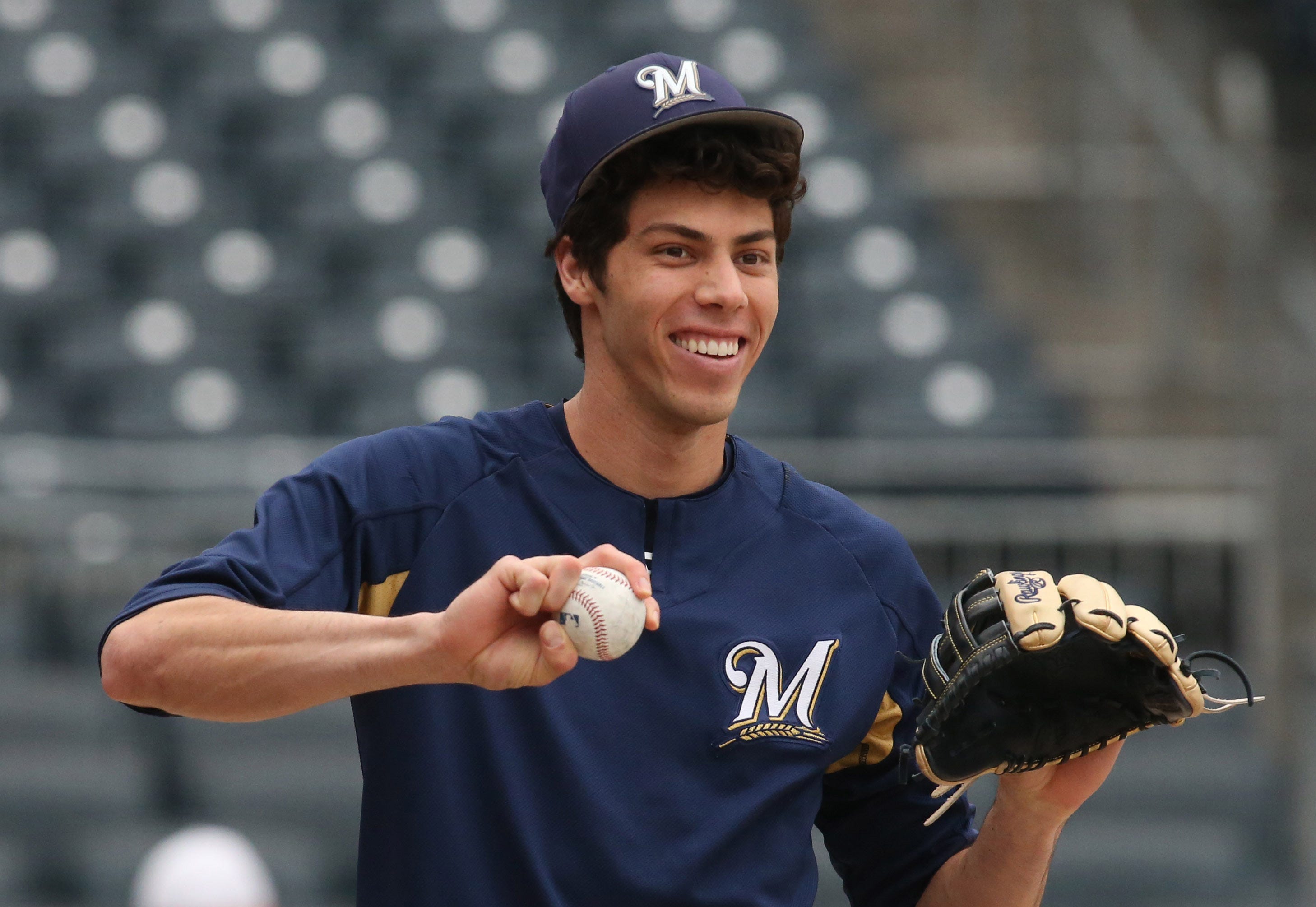 Notes: Yelich pens article paying tribute to teammates, Brewers fans