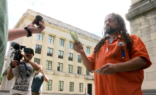 NJ Weedman protests as legislators work on legal weed bill