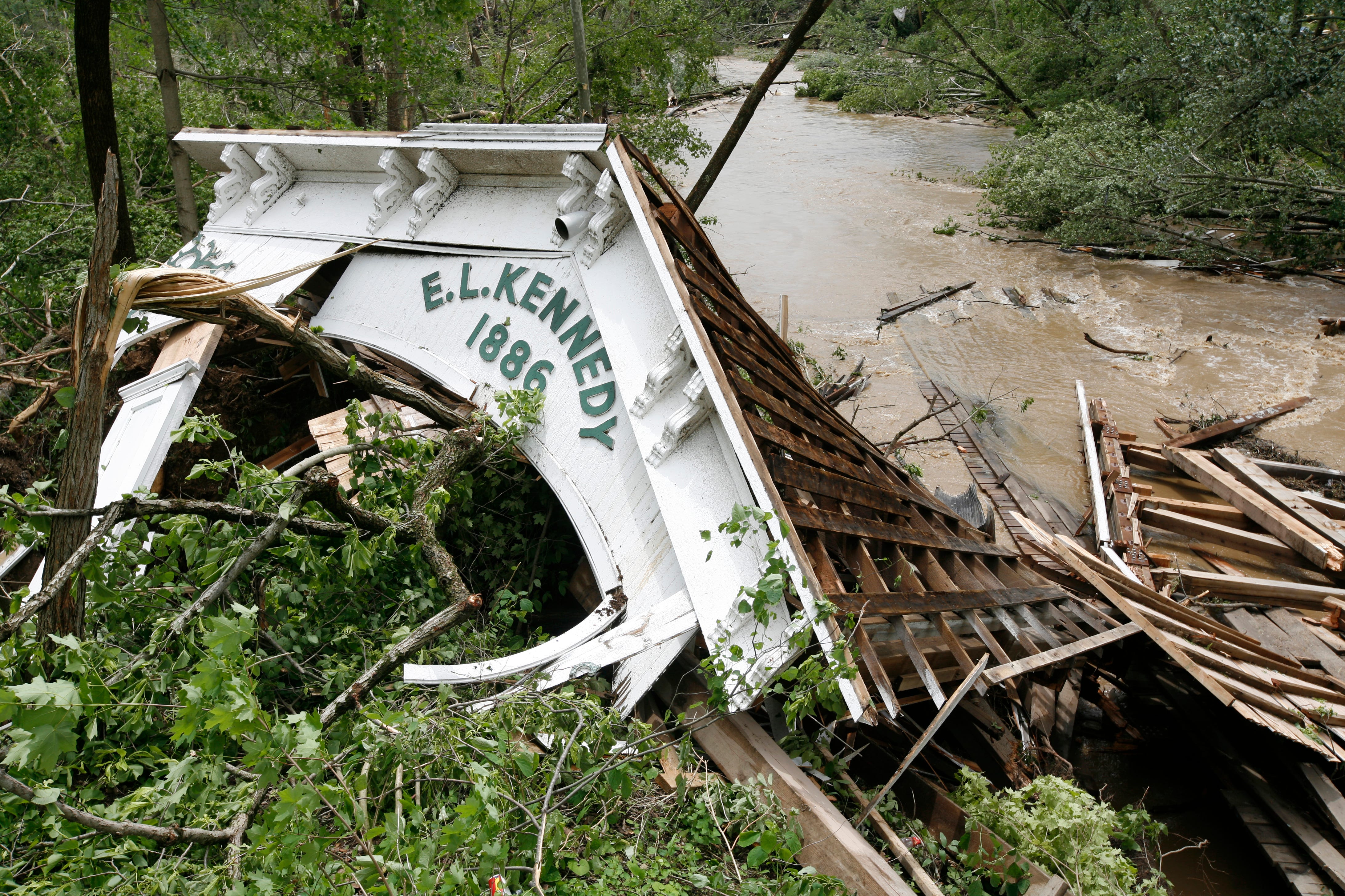 Covered bridges of Indiana revealed through tour of back roads