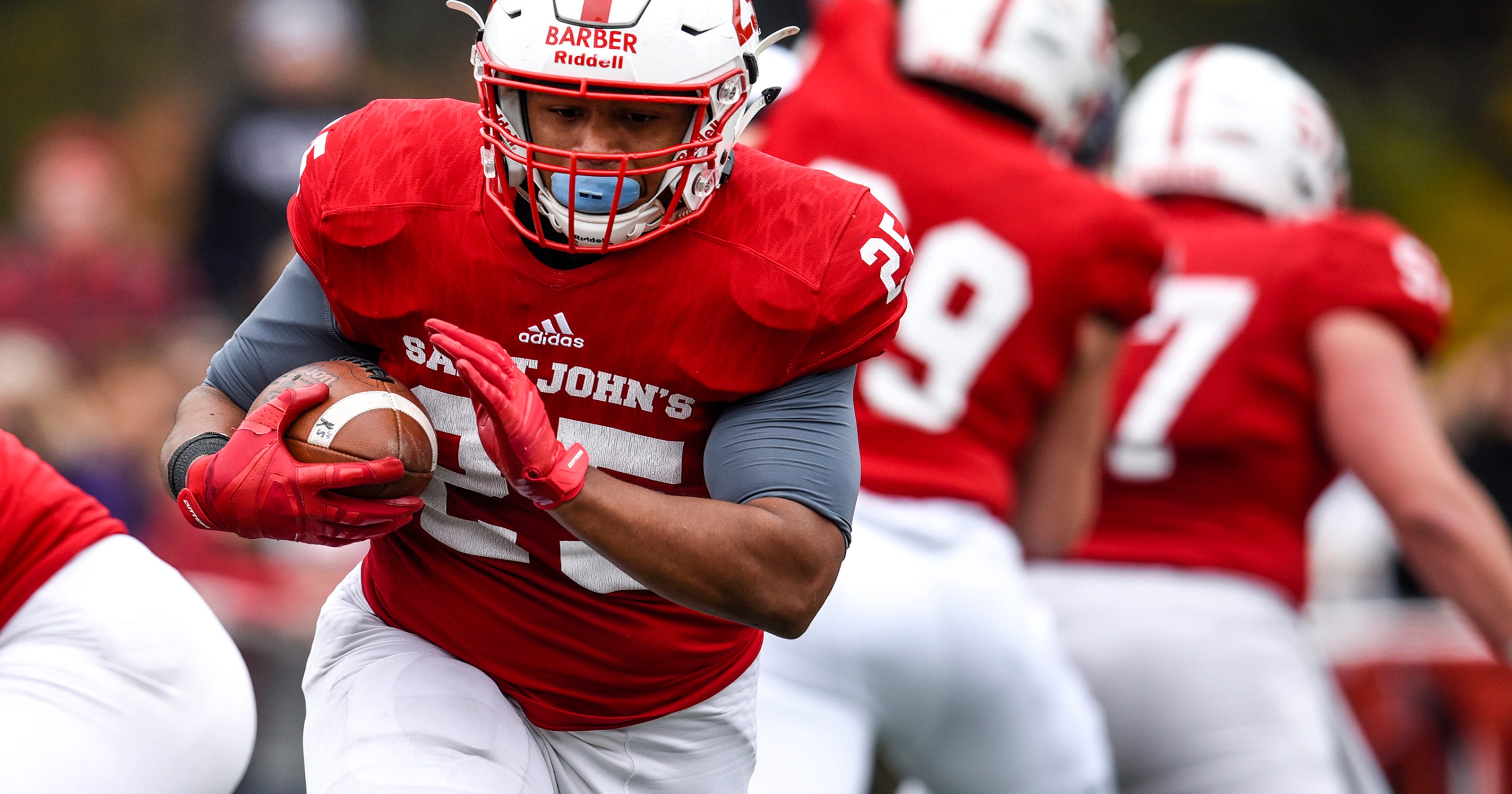 From football to track, Barber looks to keep running for the Johnnies