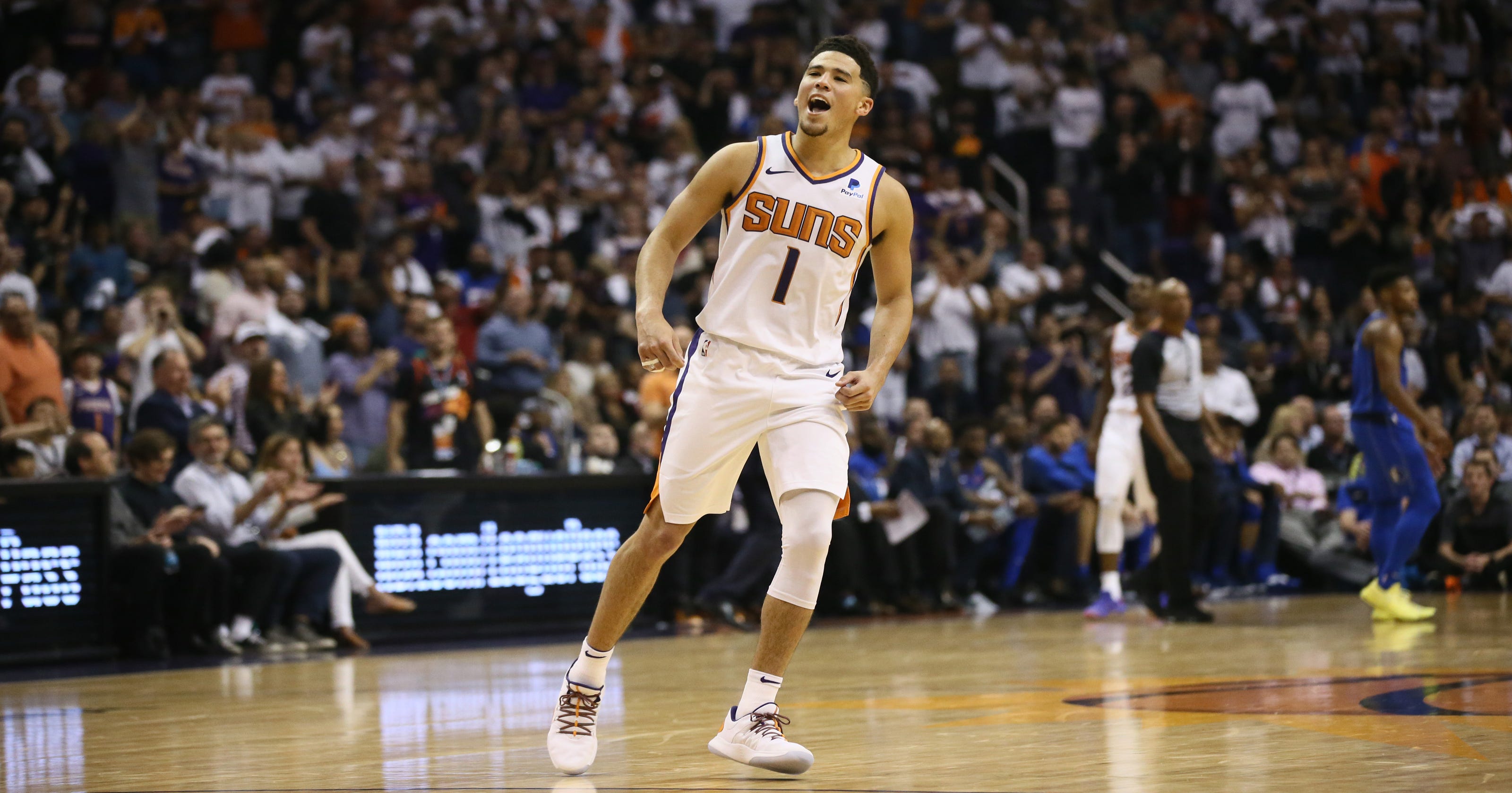 Phoenix Suns' Devin Booker erupts in 4th quarter vs. Dallas Mavericks