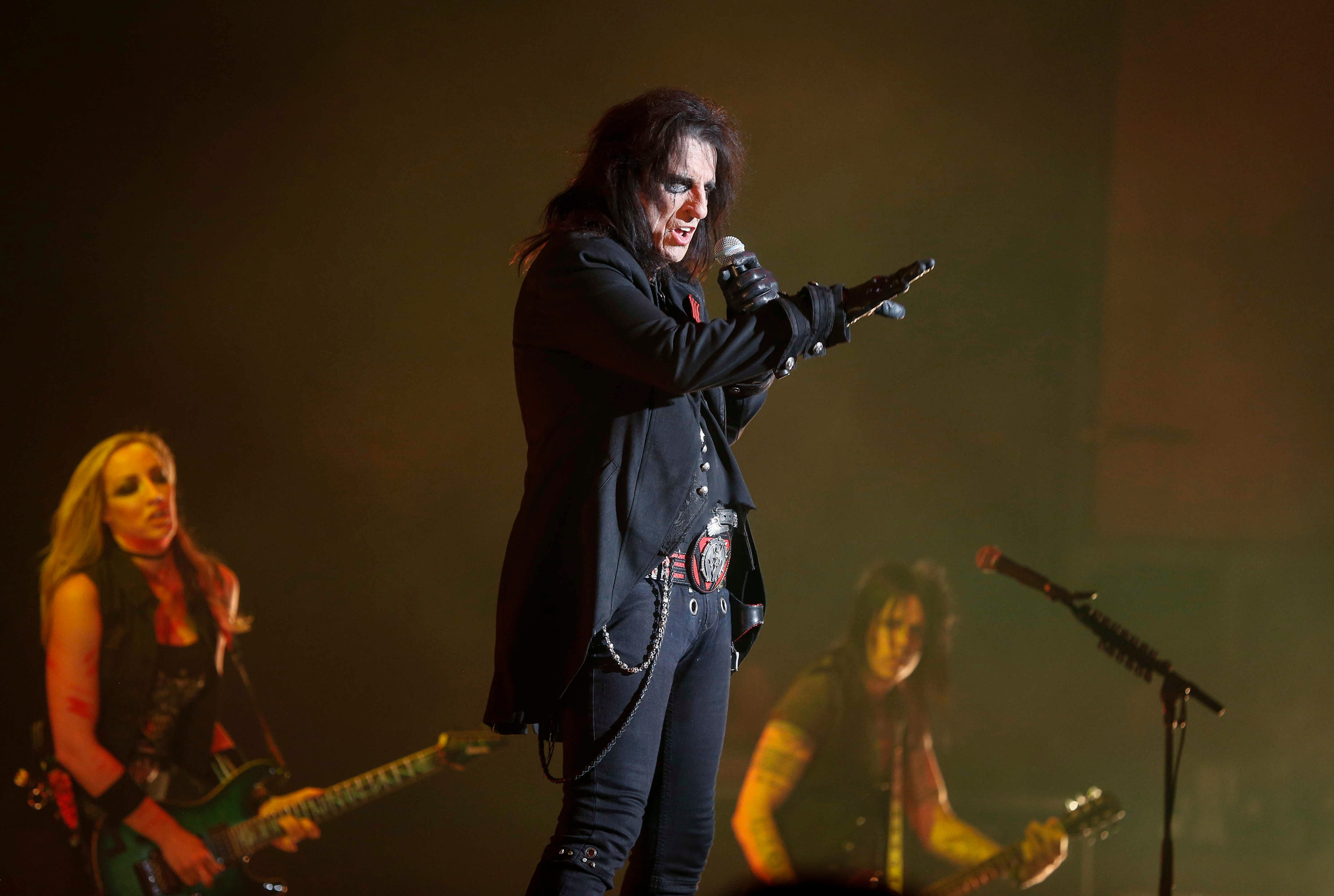 Alice Cooper brings an early dose of Halloween to Des Moines