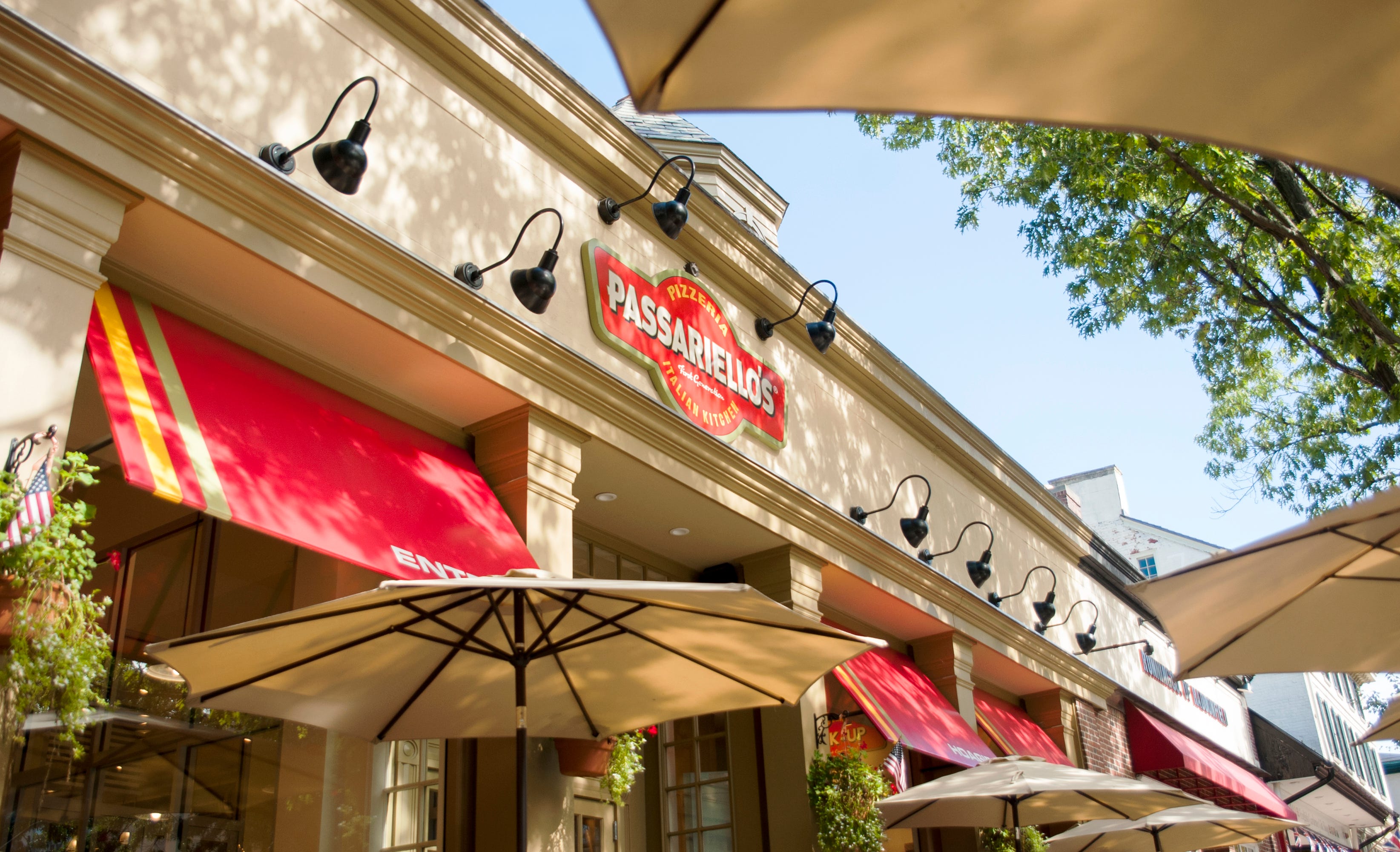 Passariello's scores best on pizza, salad