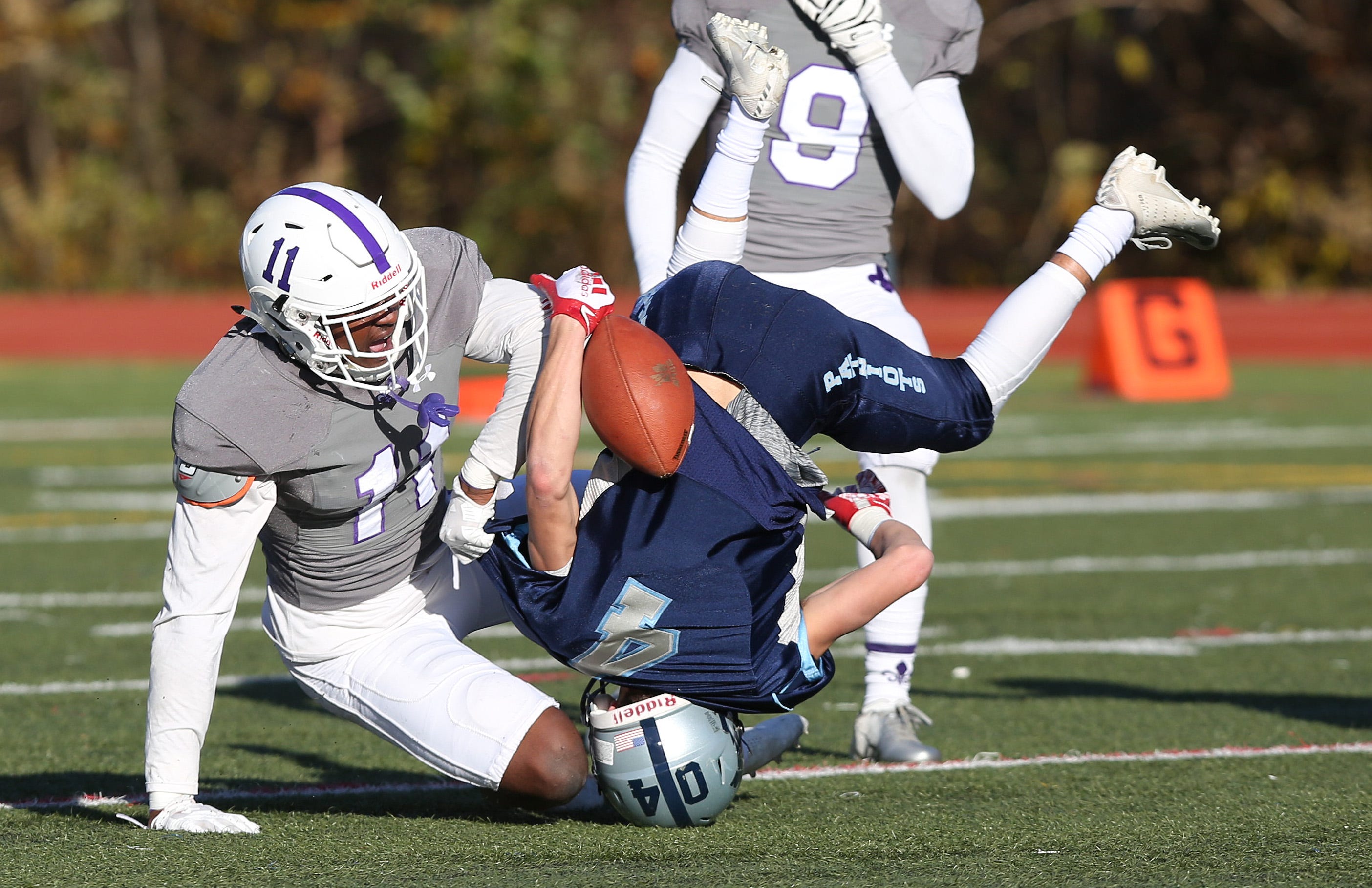 Football: New Rochelle turns to the air, extends Section 1 streak