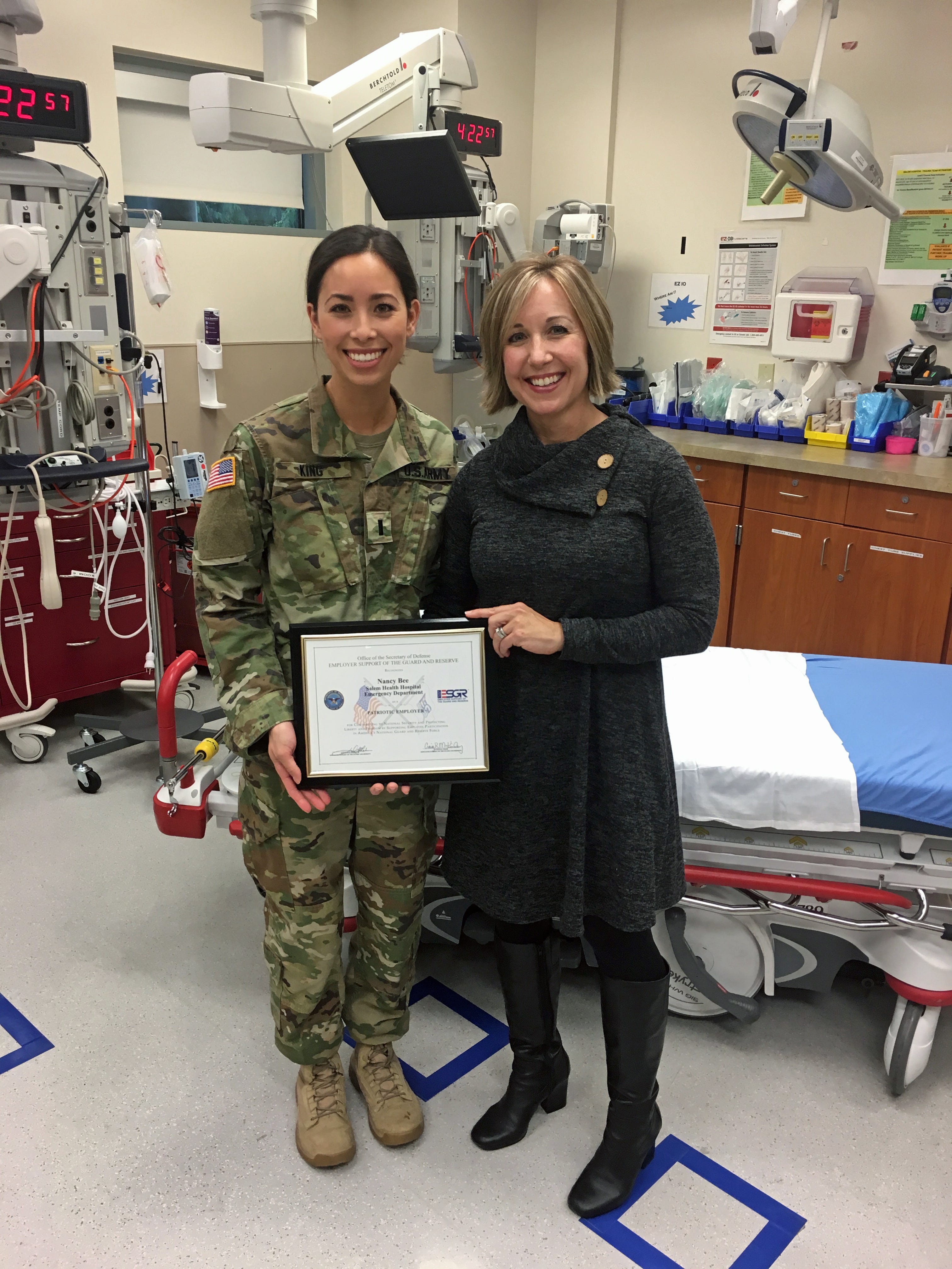 Salem Hospital ER nurse manager Nancy Bee receives Patriot Award