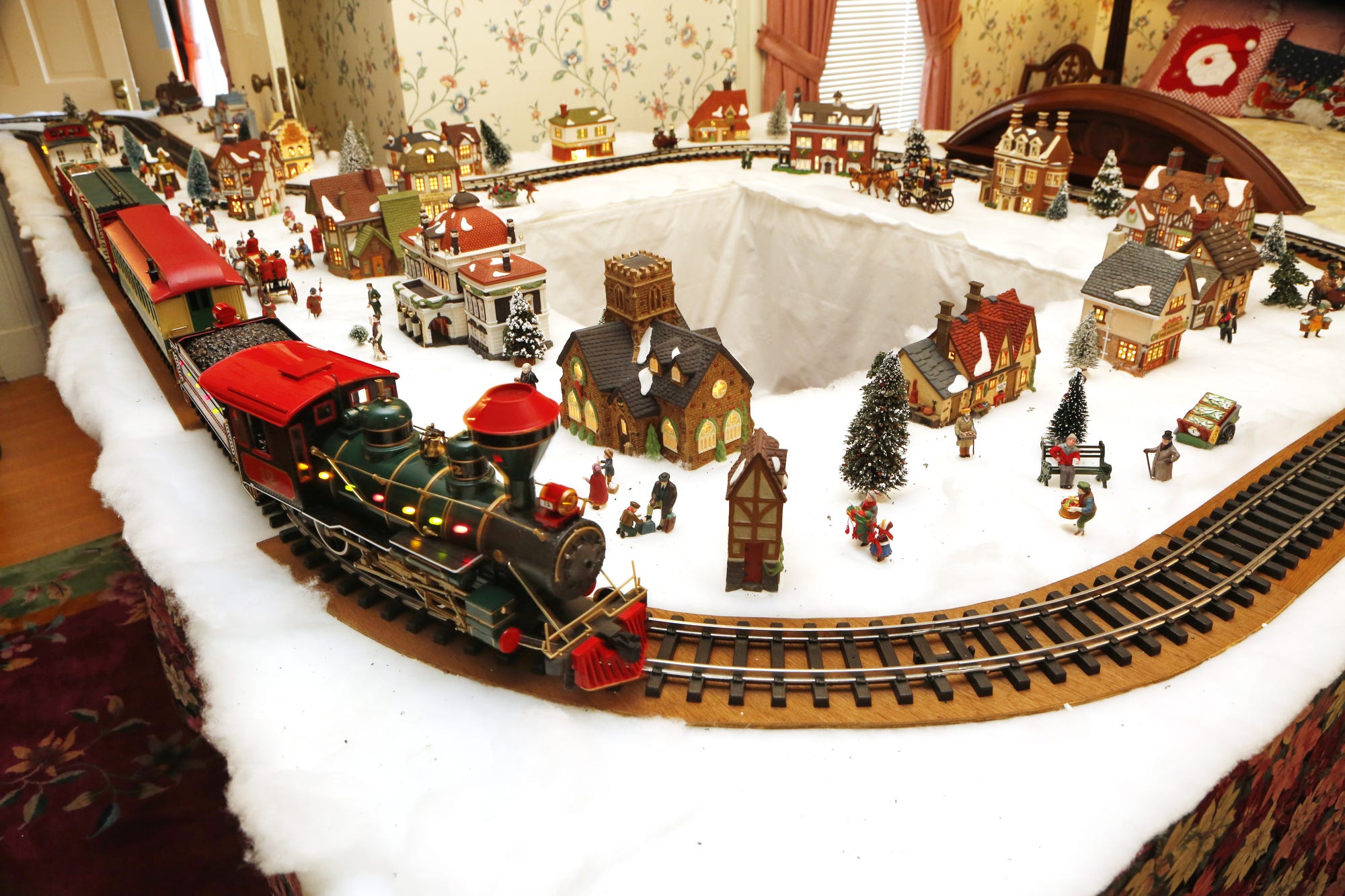 Haan Museum continues annual tradition with holiday tours