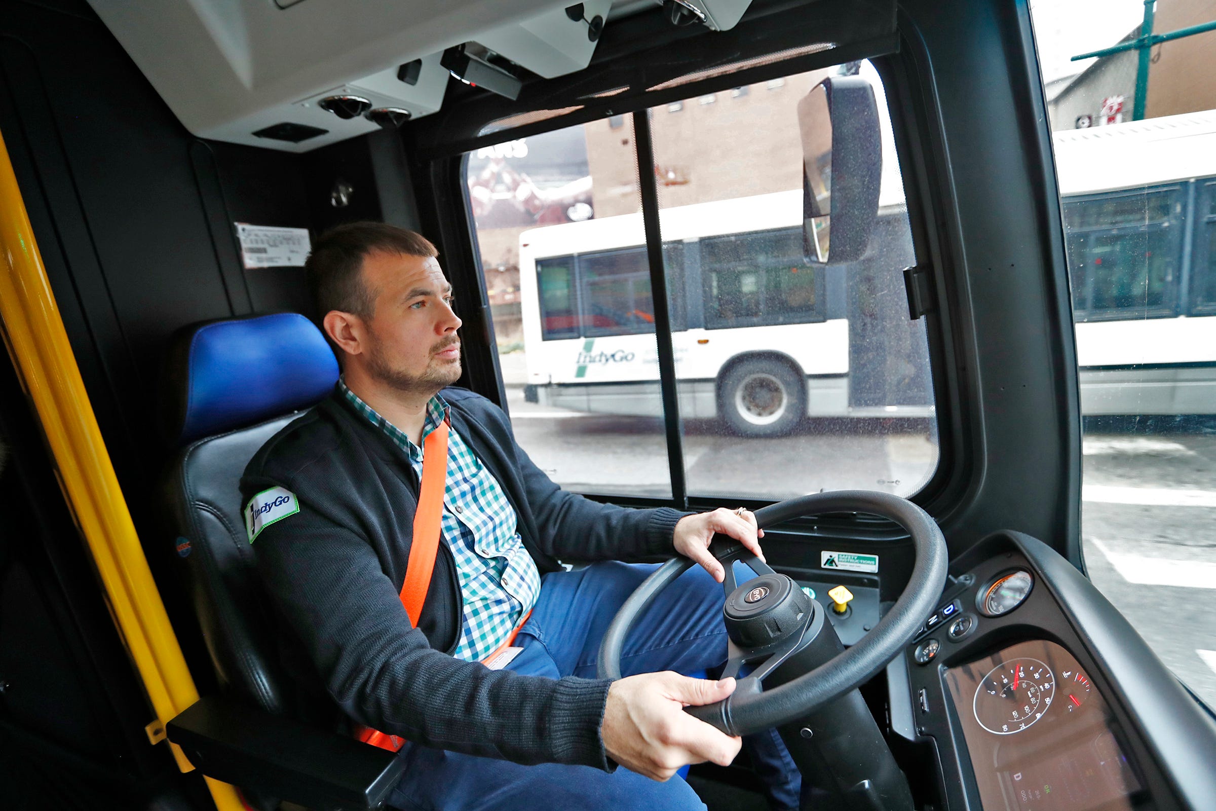 This is what it's like to ride the Red Line rapid transit buses