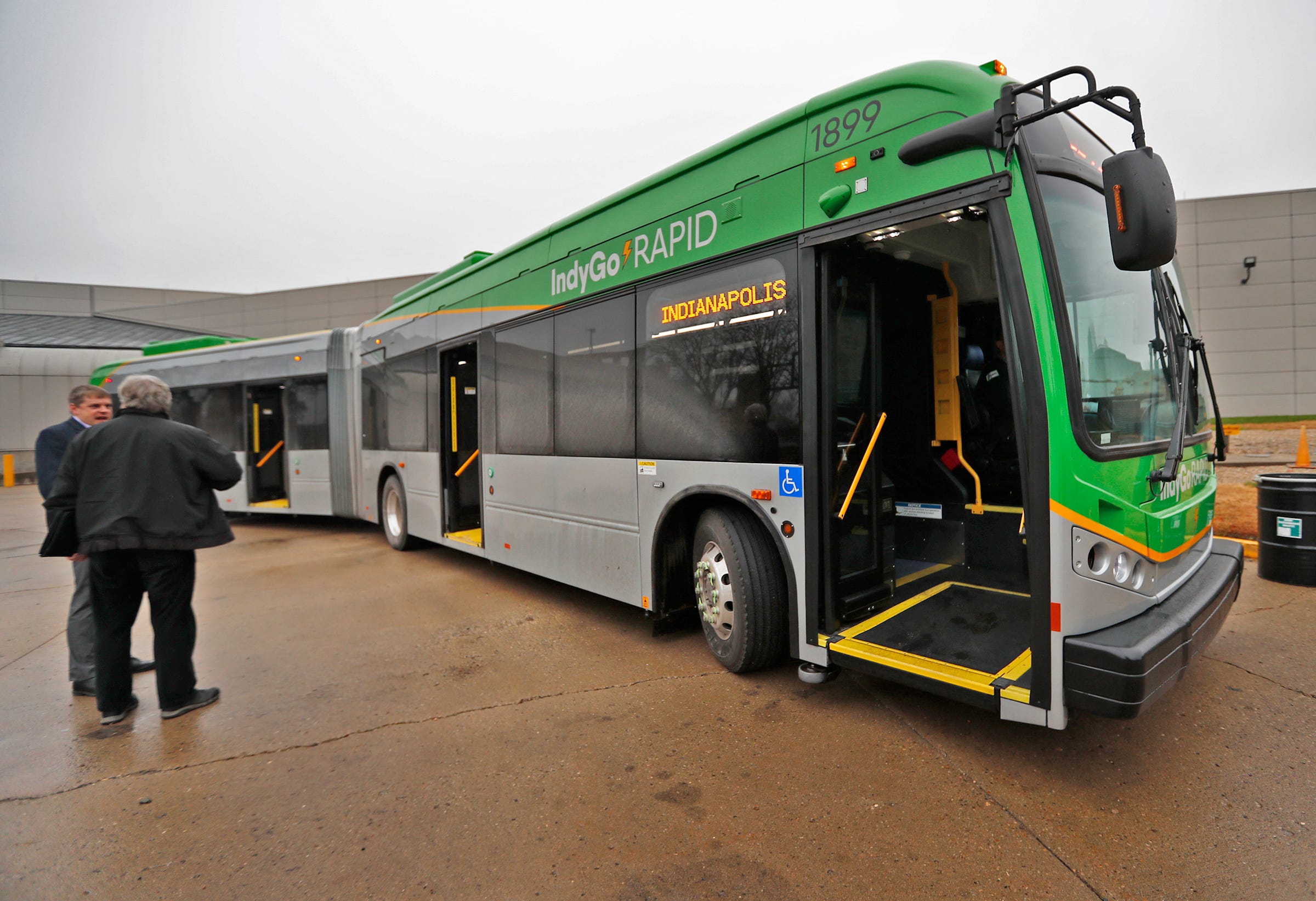 This is what it's like to ride the Red Line rapid transit buses