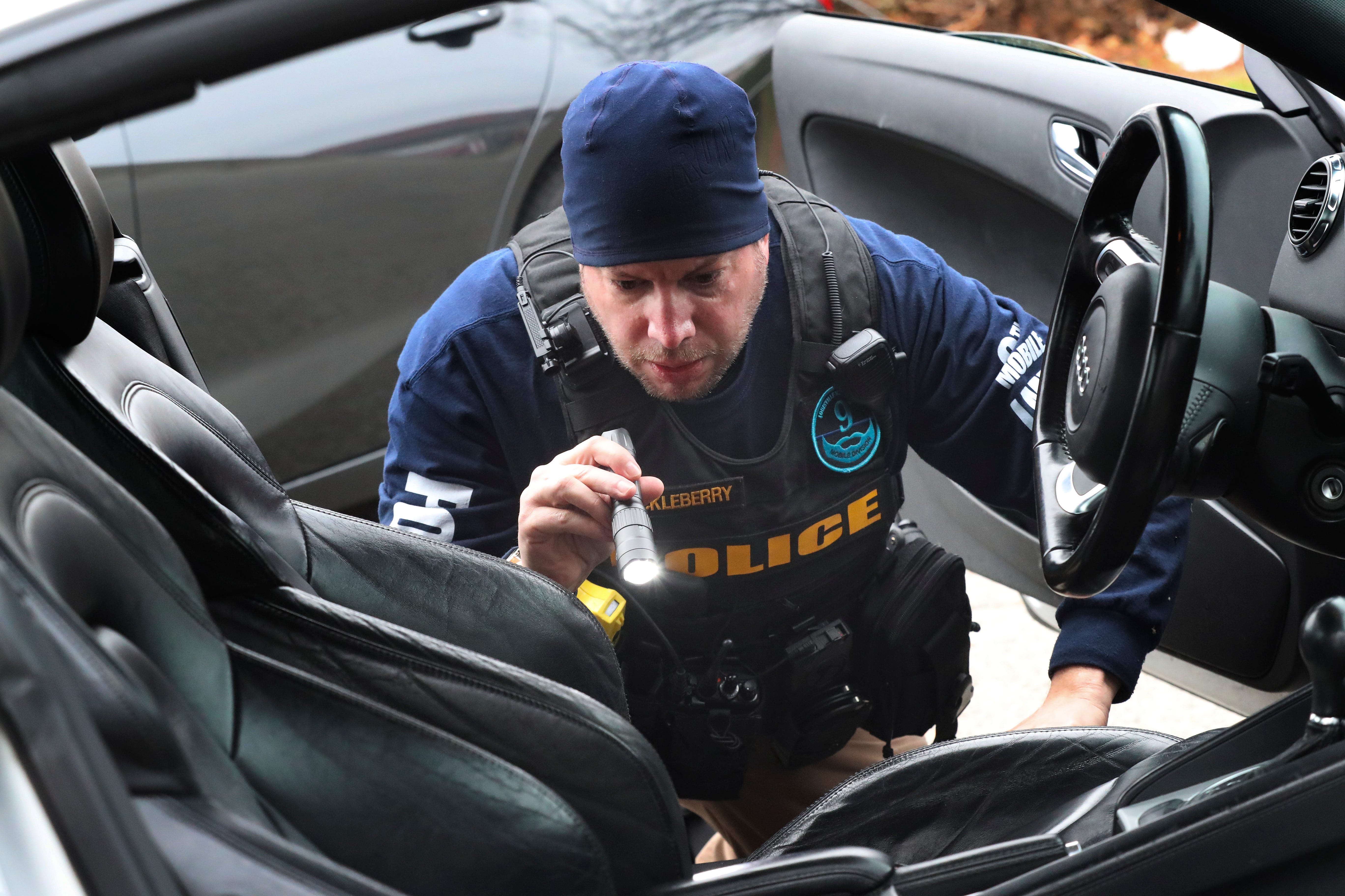 Louisville police unit chases drugs, gangs and guns