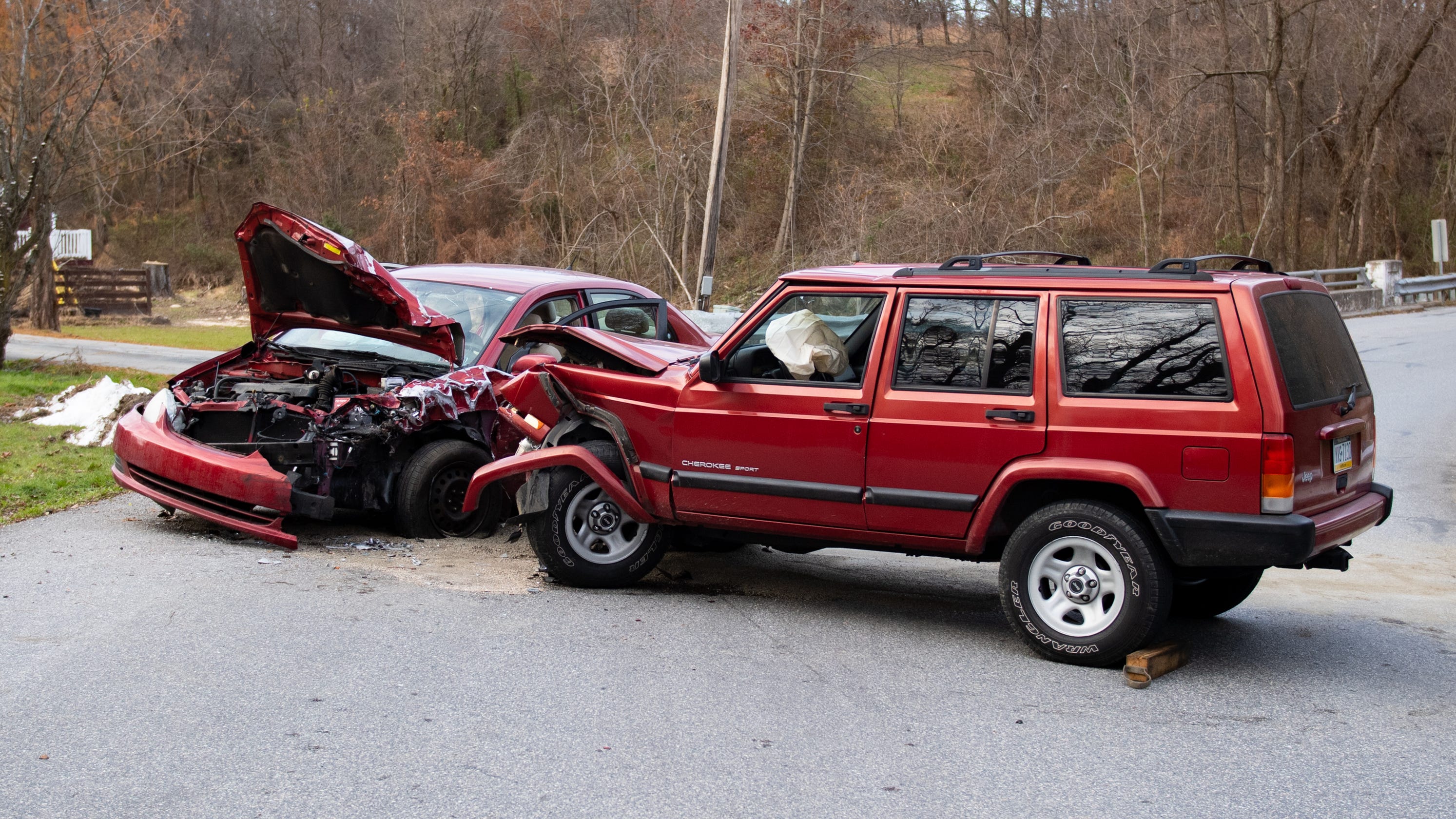 4 injured in 2-car crash with entrapment in Lower Windsor Township 4 injured in 2-car crash with entrapment in Lower Windsor Township