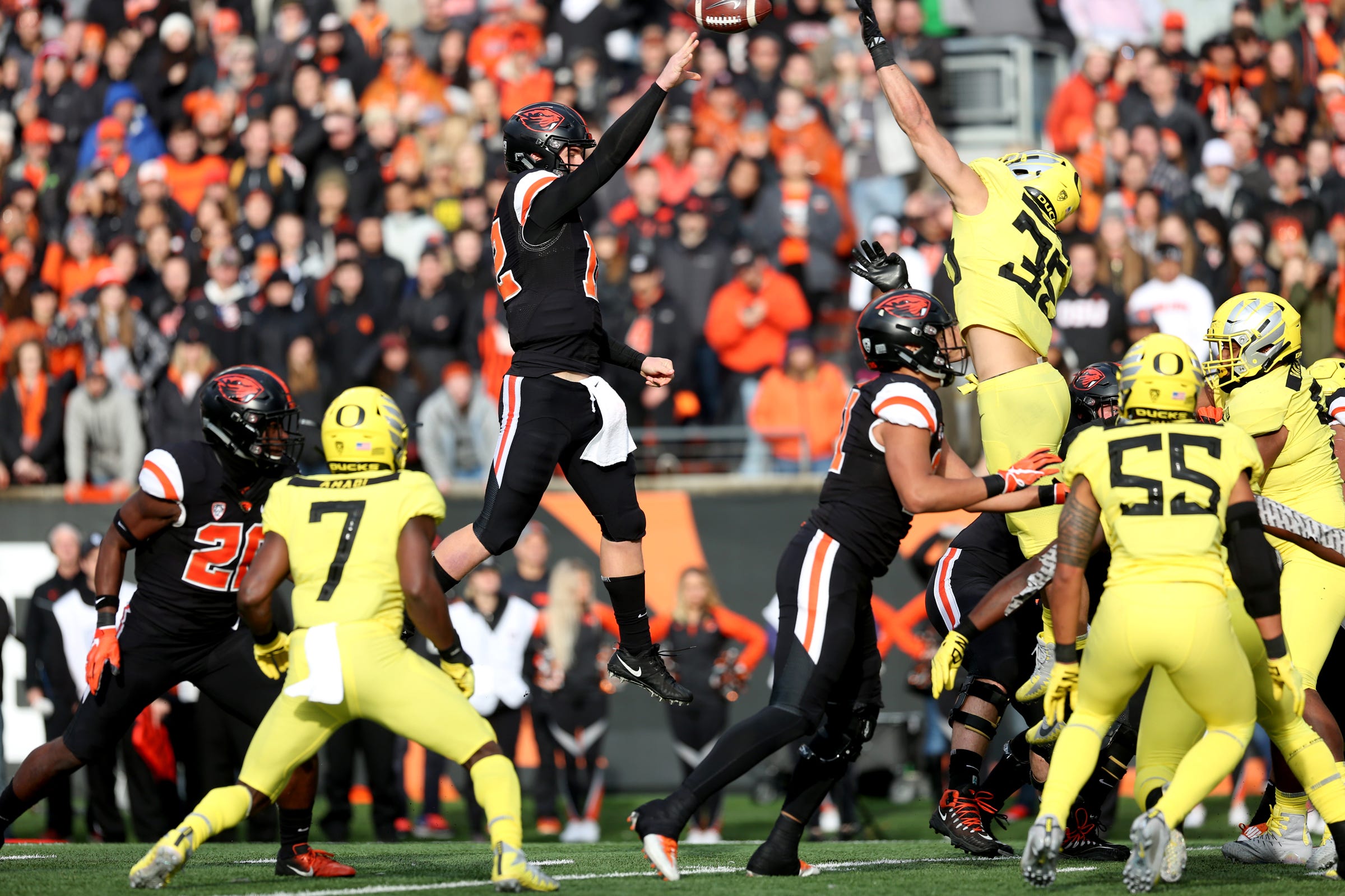 Oregon Ducks win Civil War, but lose Justin Herbert