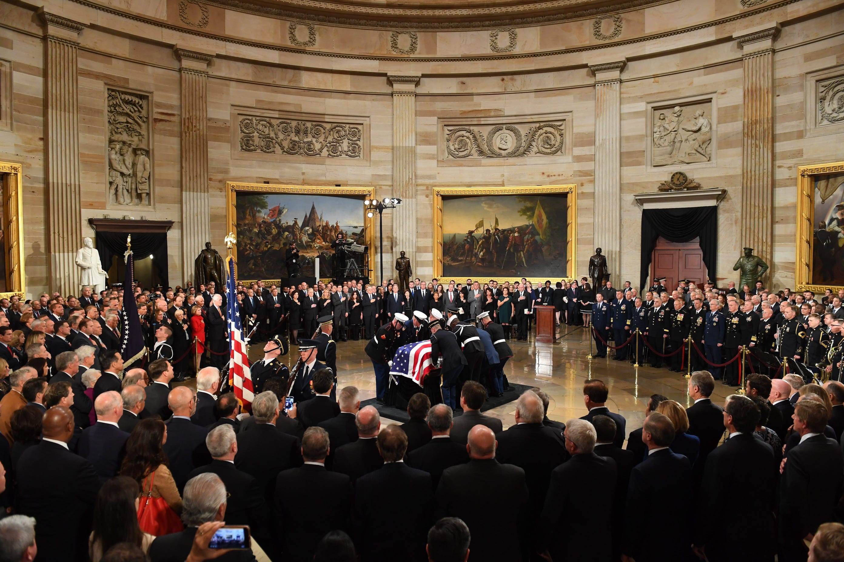 PRESIDENT GEORGE H.W, BUSH CAPITOL ROTUNDA / LYING IN STATE MEMORIAL ...