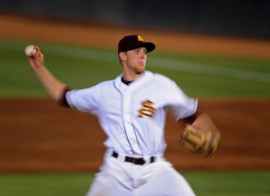 Arizona Diamondbacks sign RHP Merrill Kelly out of Korea