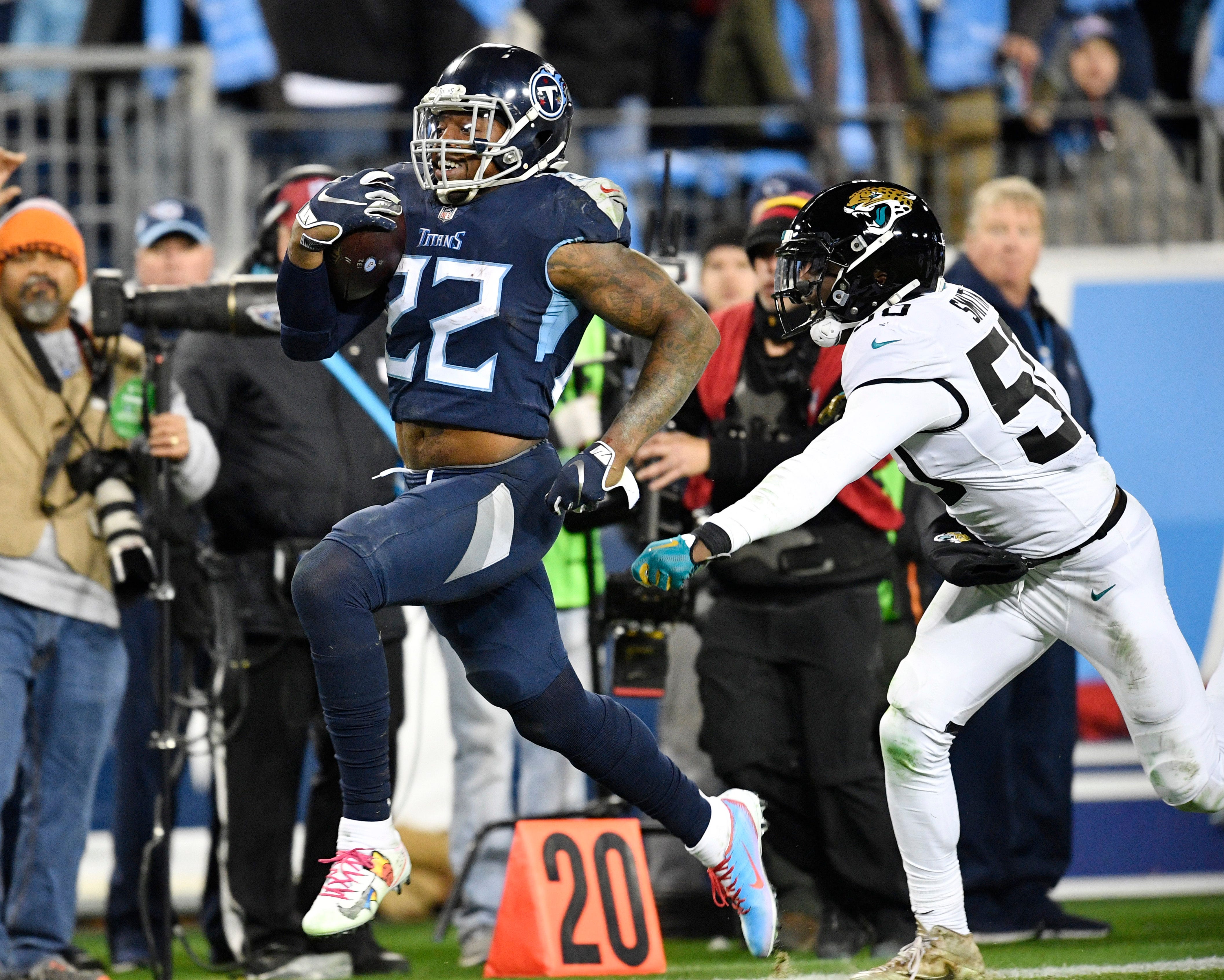 Derrick Henry stiff-arms his frustration as Titans pound Jaguars