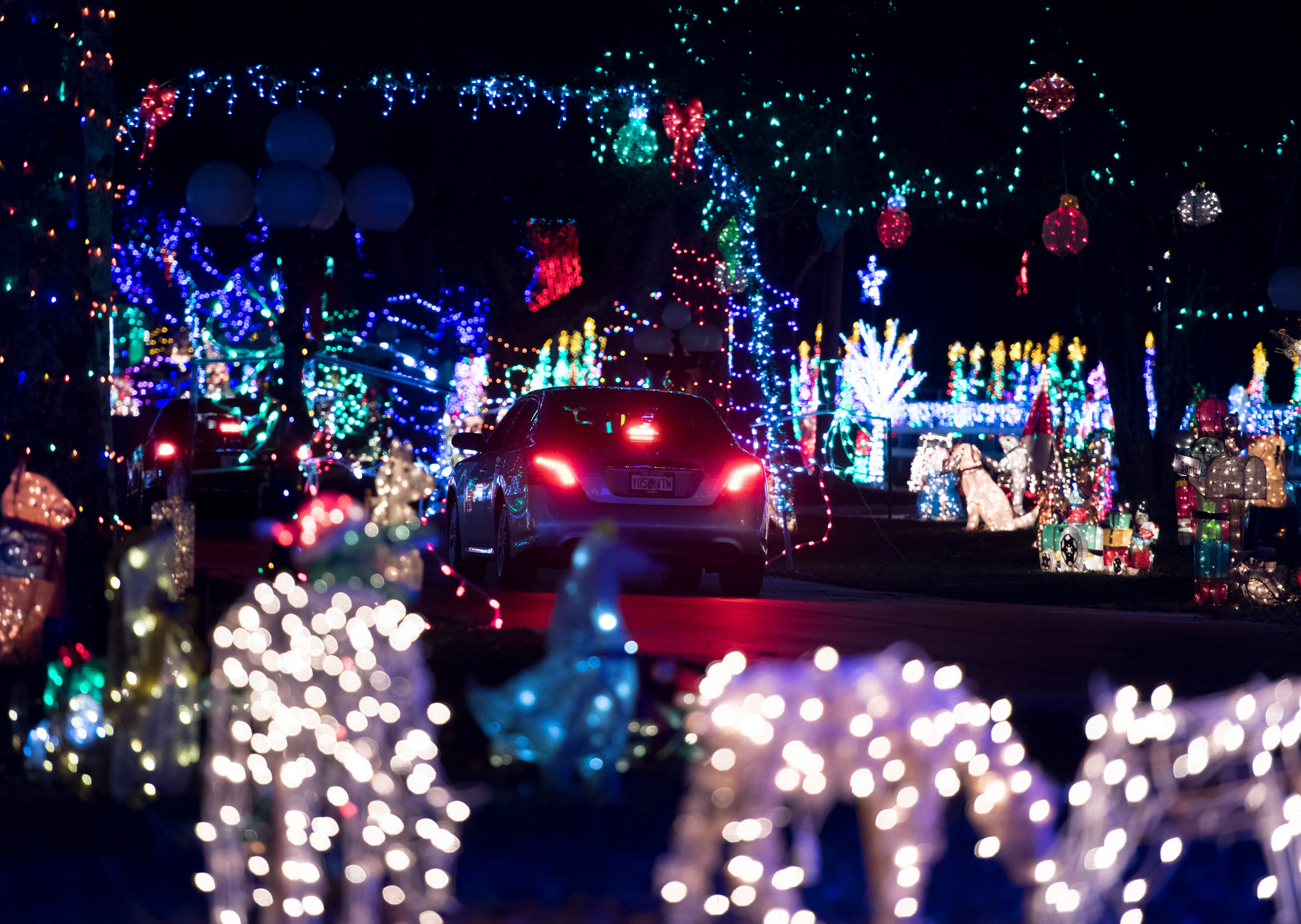 'Great Christmas Light Fight' episode features Milton family's display