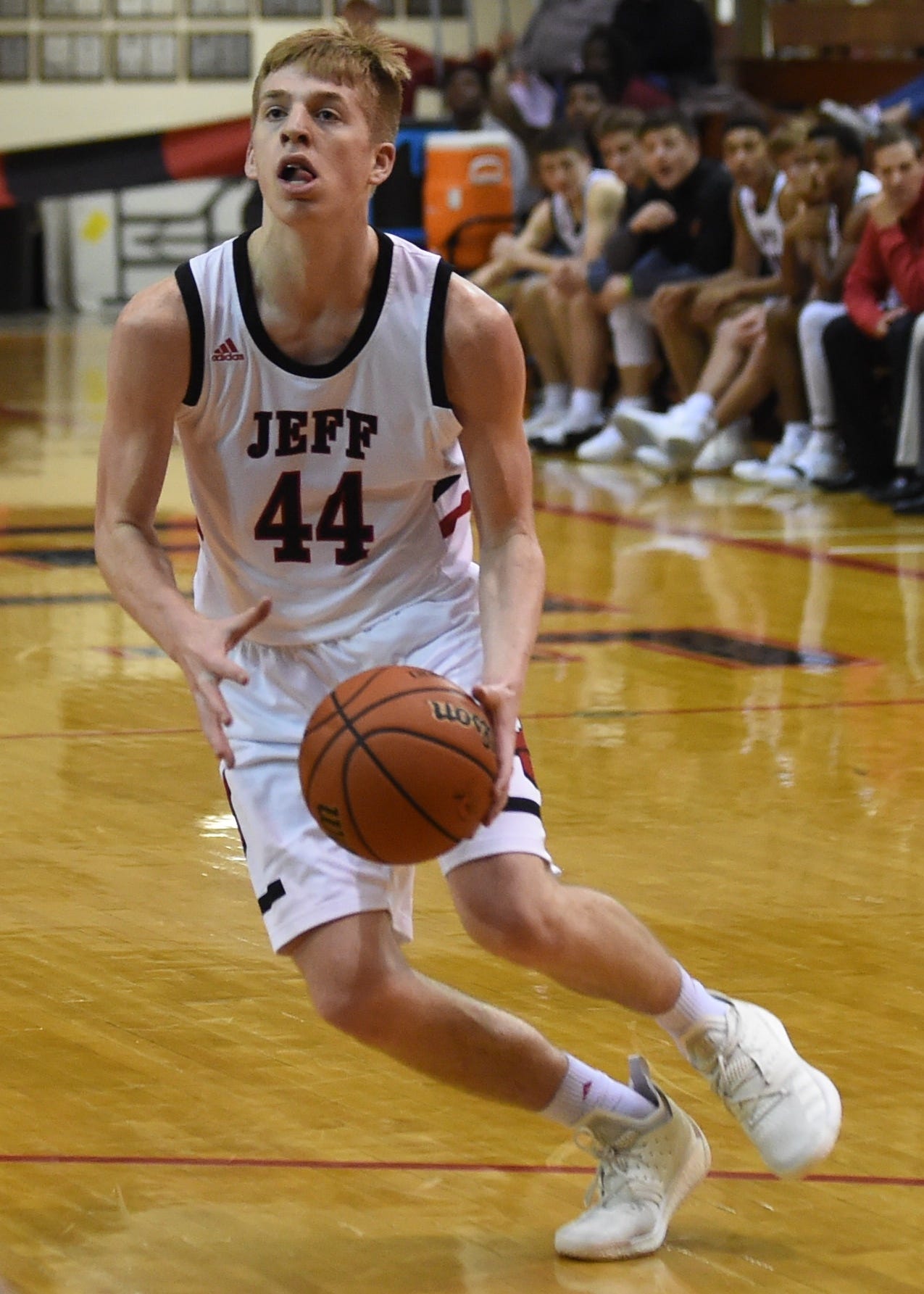 Braxton Barnhizer embraces sectional spotlight, leads Jeff past Harrison