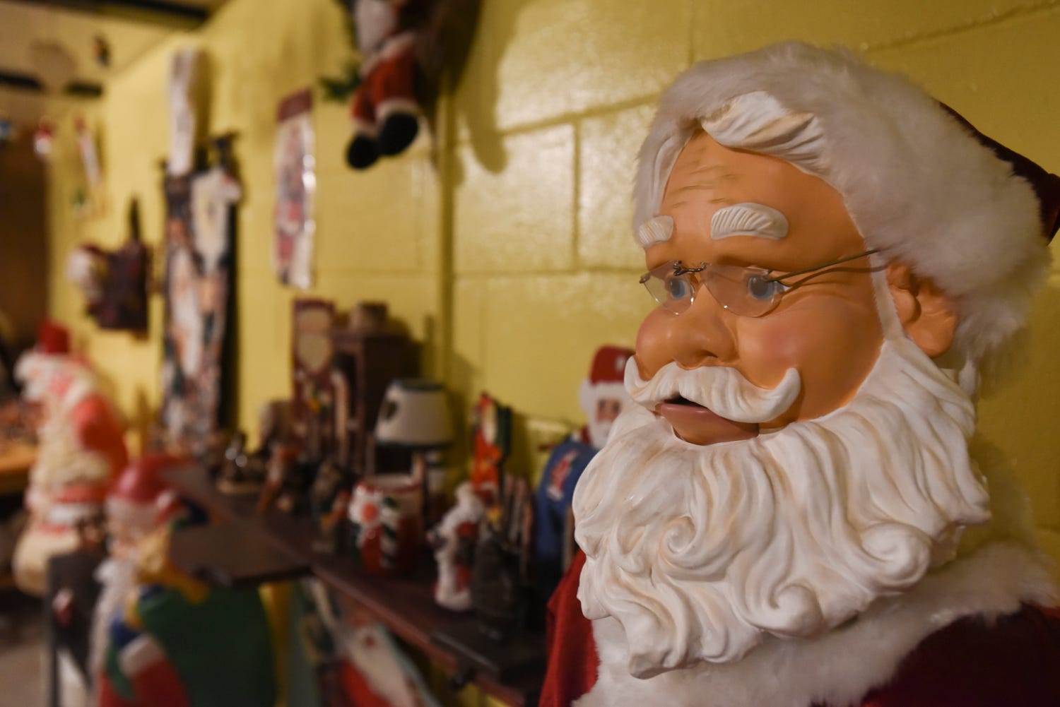 Lansing woman's longtime Santa collection helps with grief