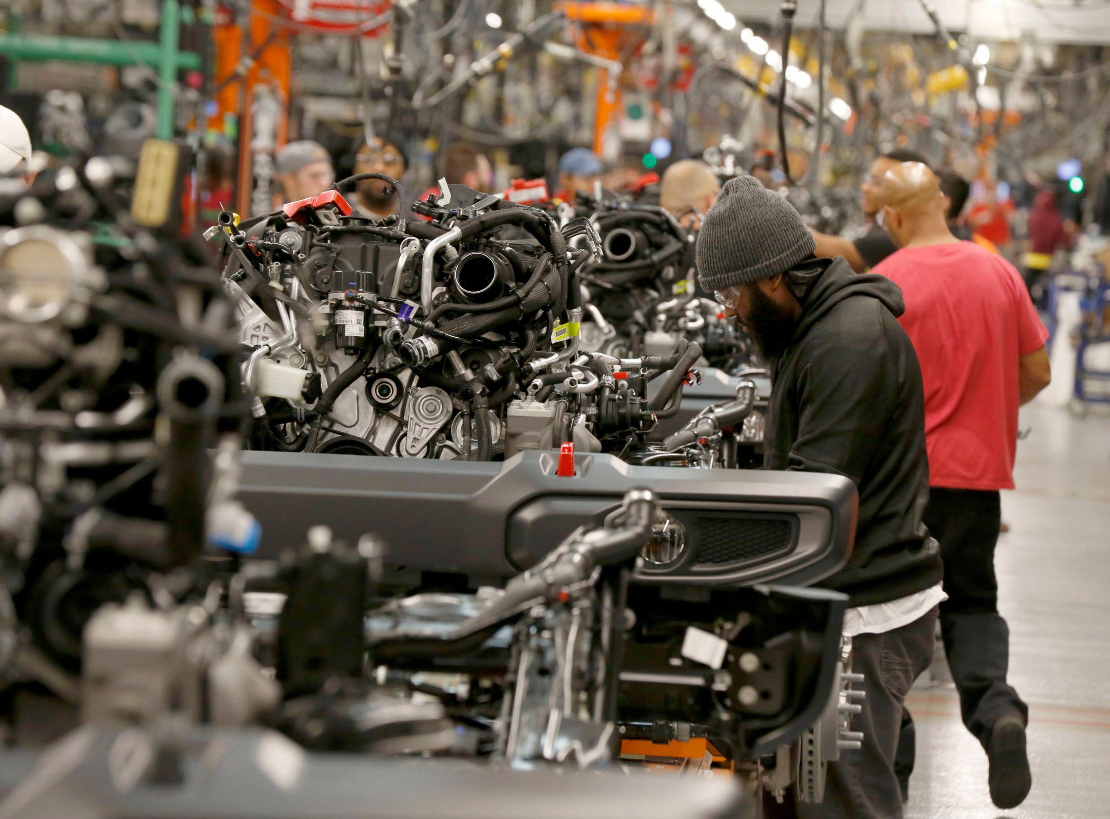 Thousands of autoworkers back to factories in USA – 6th Gear Automotive ...