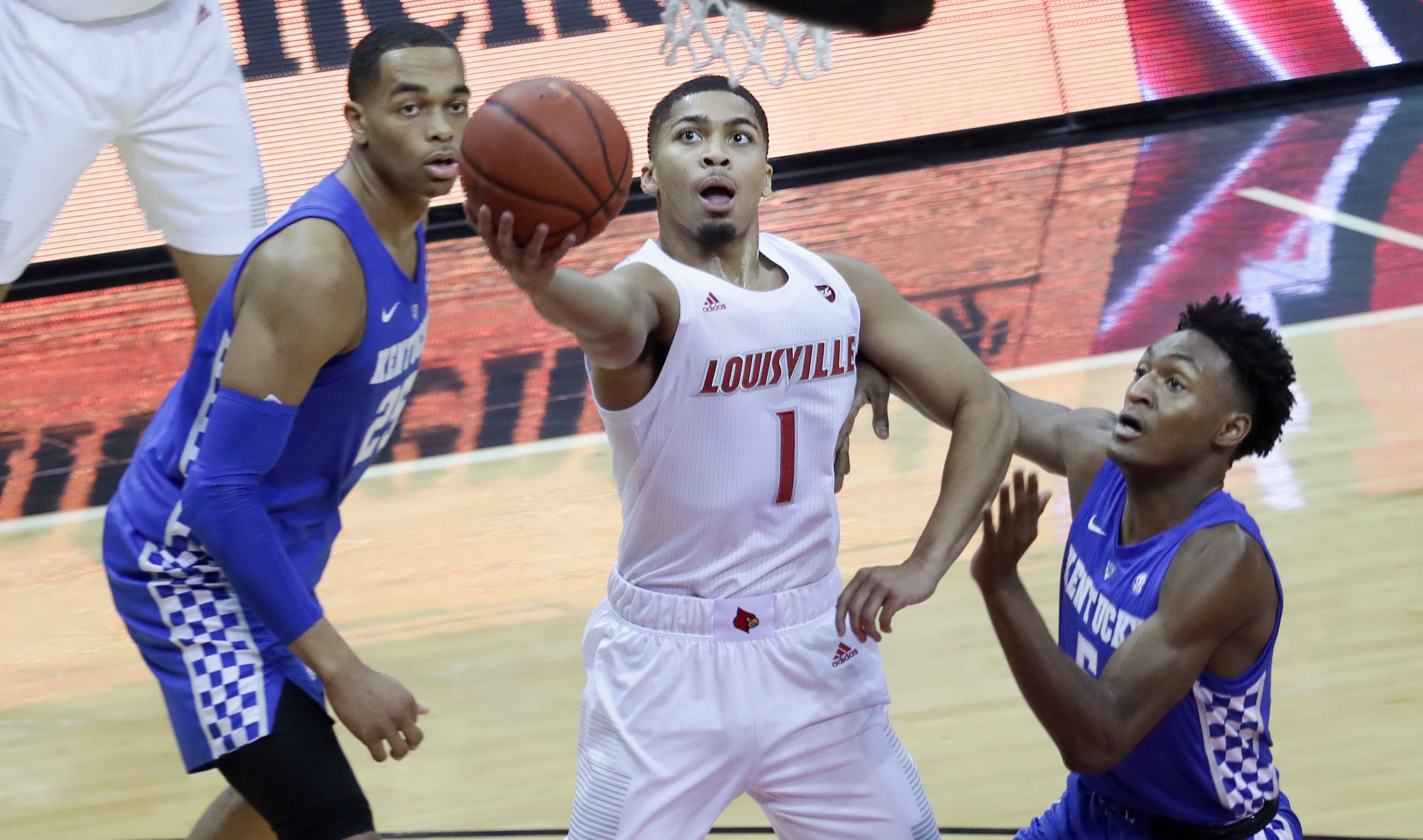 Kentucky beats Louisville in Chris Mack's first rivalry game
