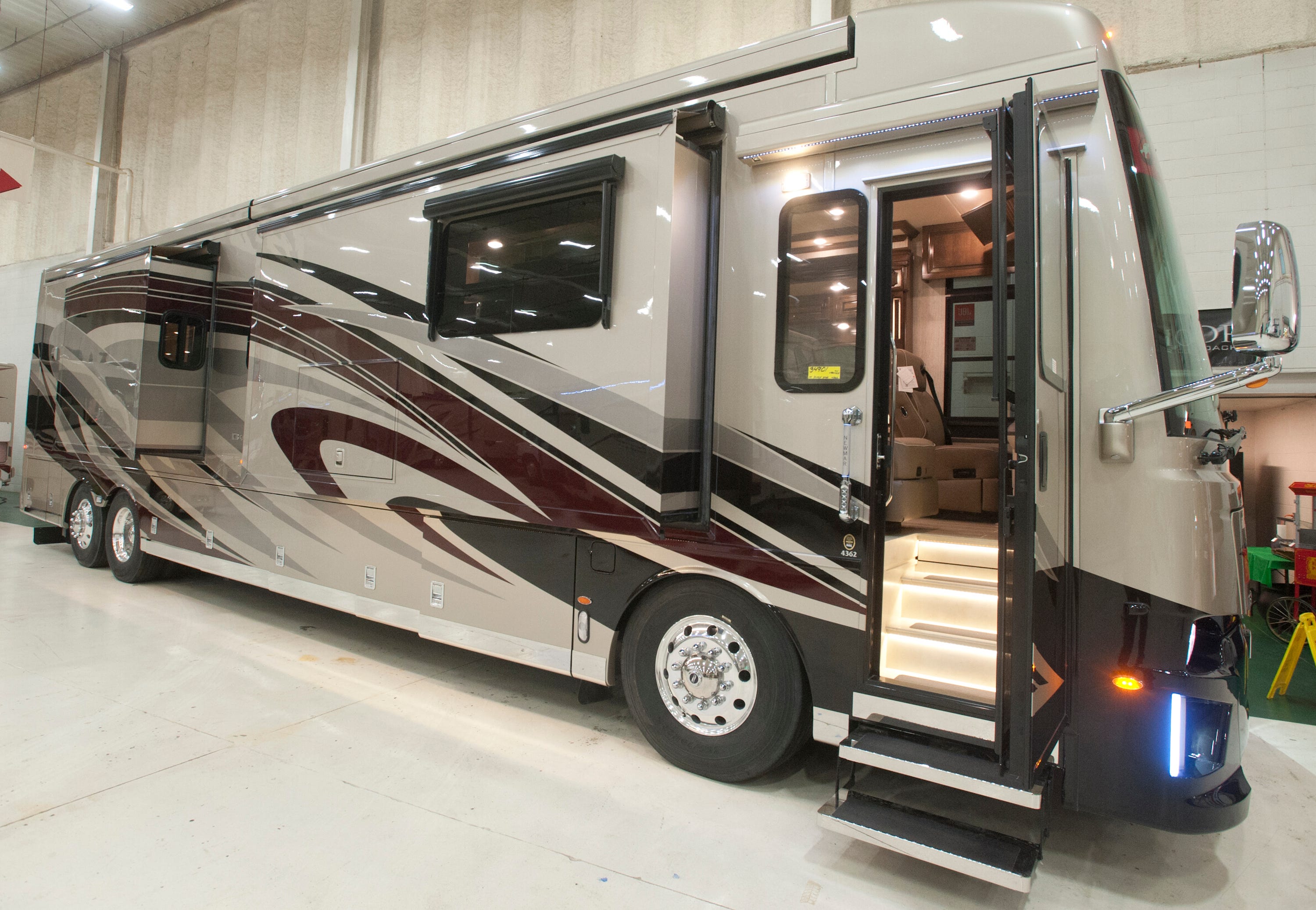 Home of the Week: Inside the 2019 Dutch Star RV motorhome