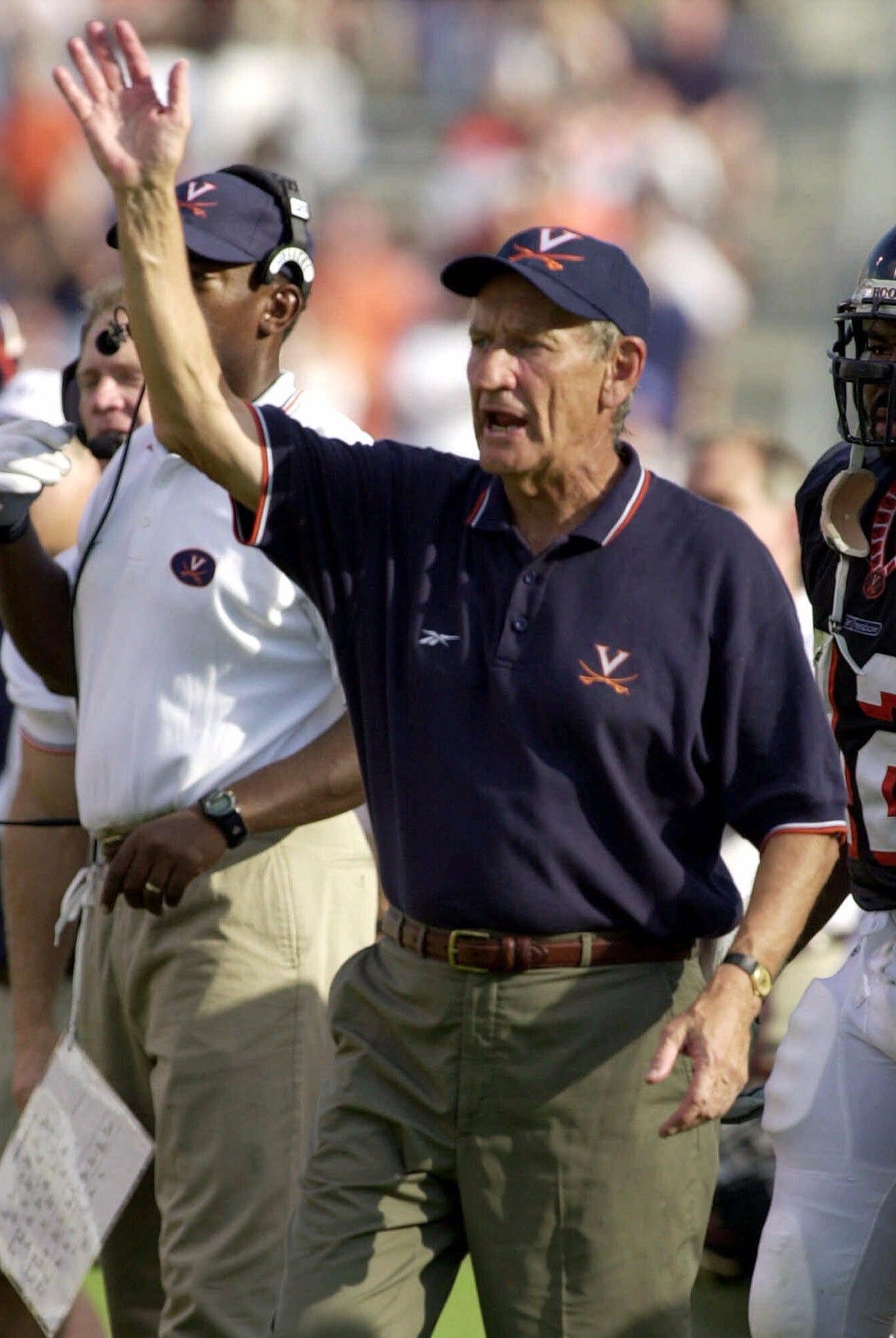 George Welsh dies; Hall of Fame coach led Virginia to prominence