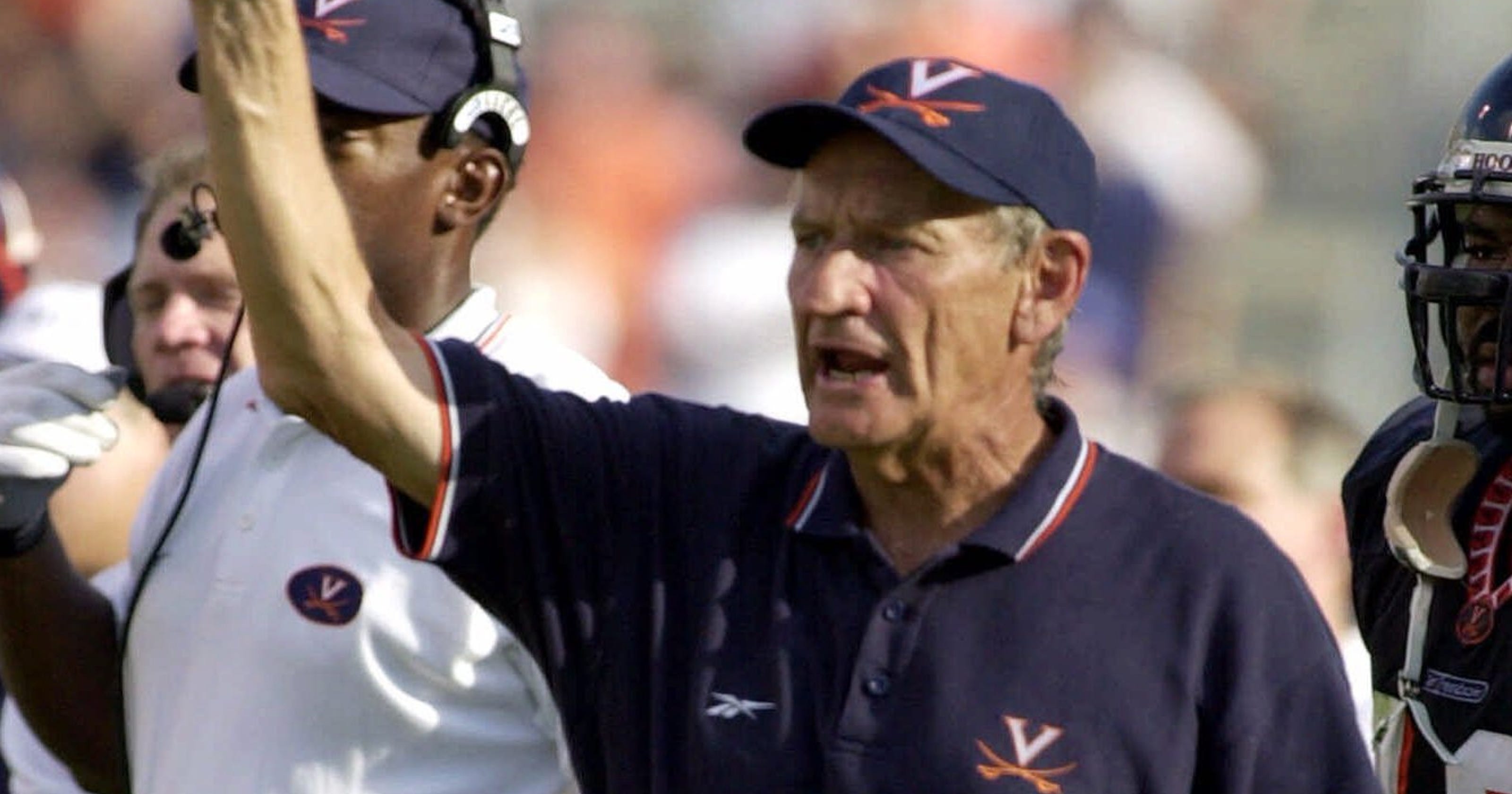 George Welsh dies; Hall of Fame coach led Virginia to prominence
