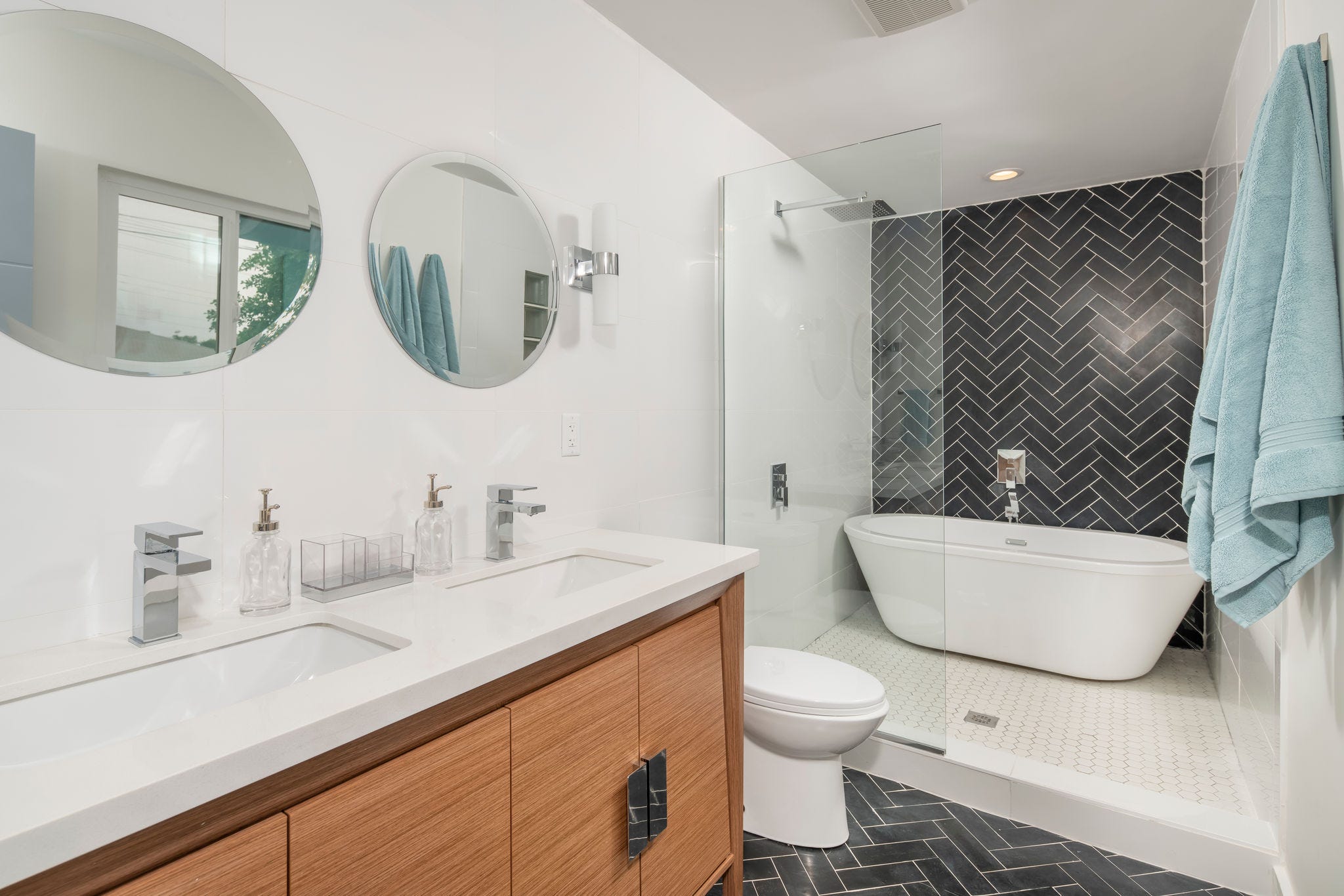 Scottsdale Hallcraft Midcentury Modern home updated for a new era