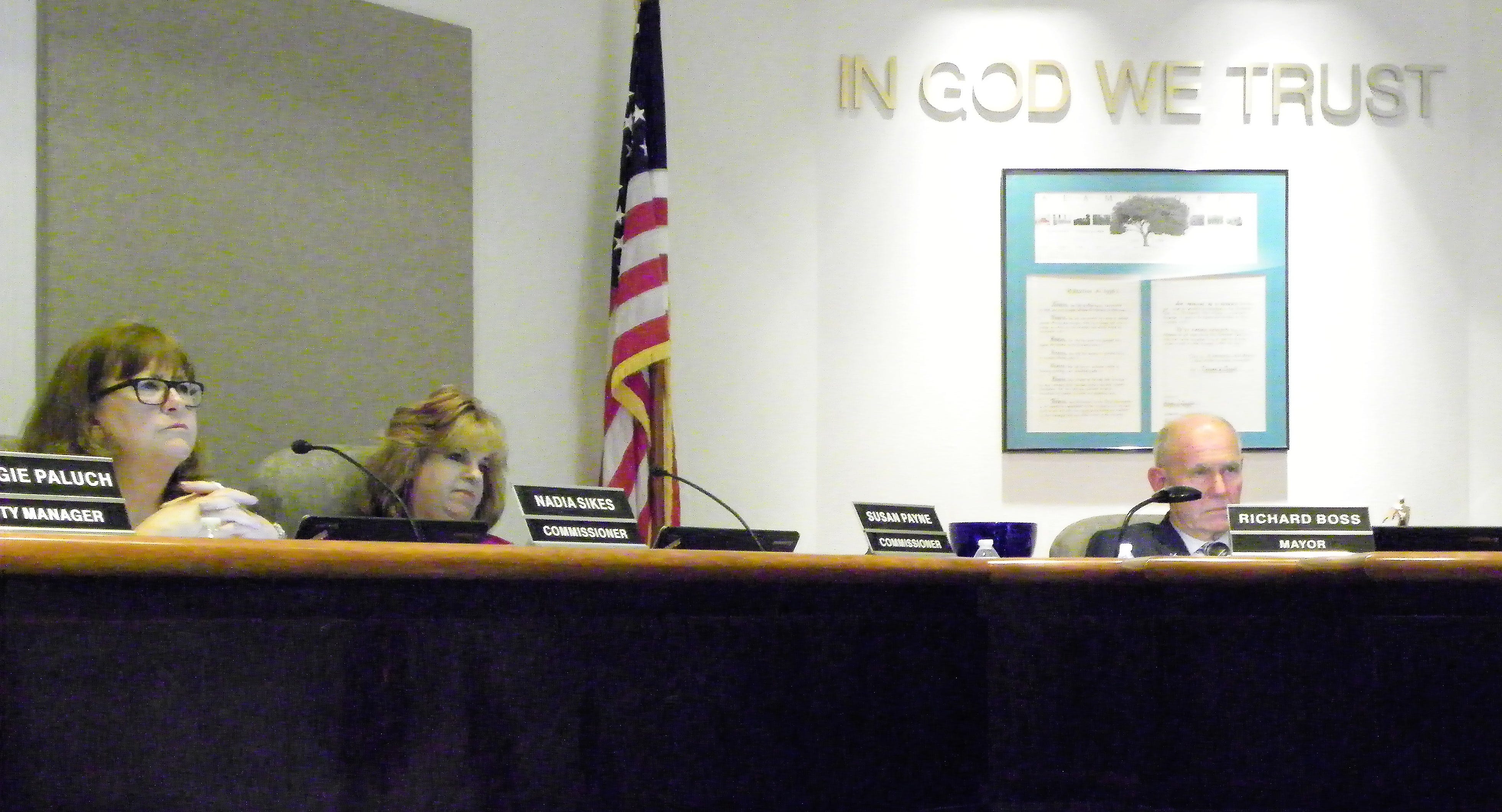 Alamogordo City Commission backs Susan Payne, annoyed by conduct code